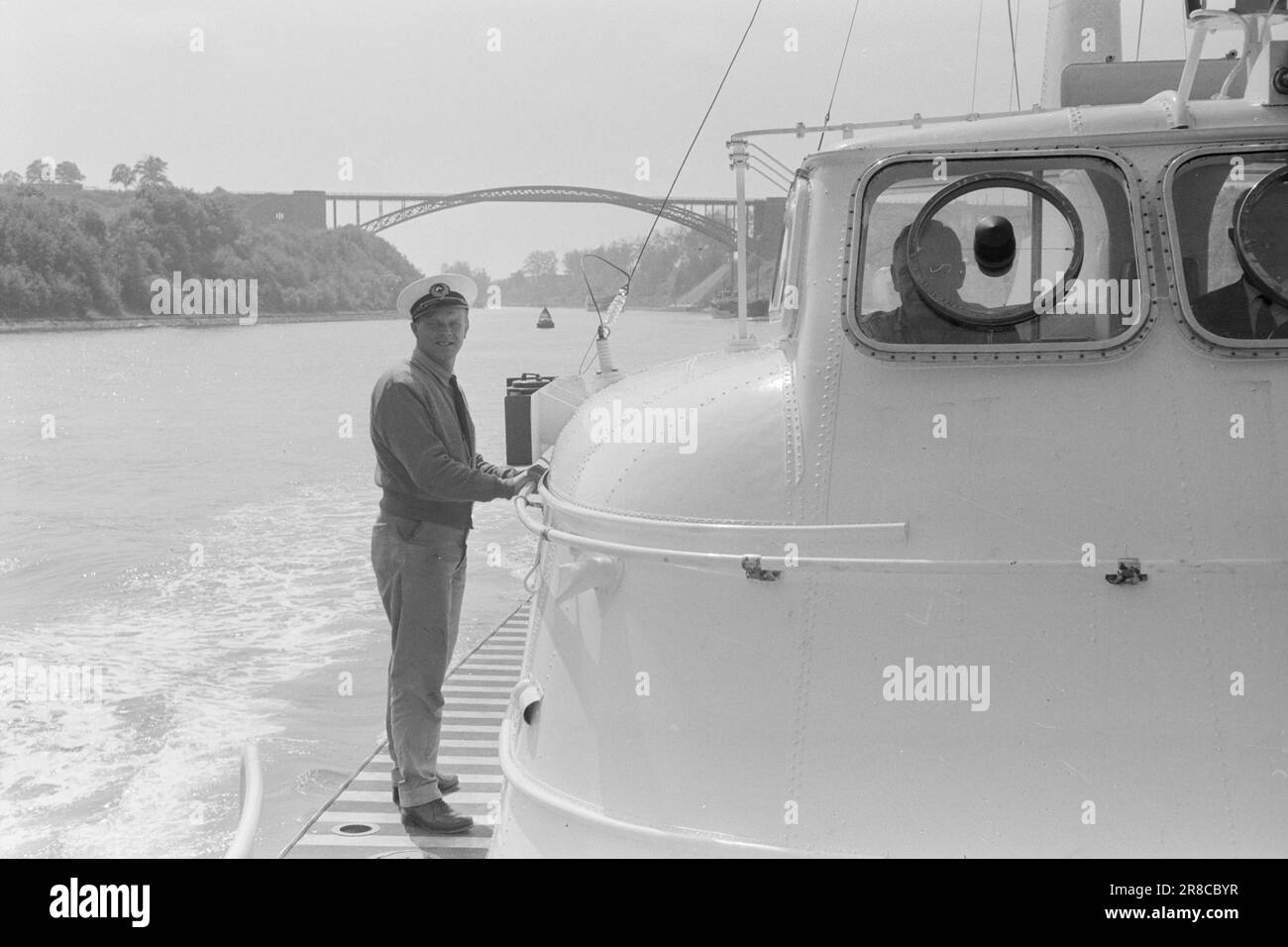 Current 26-4-1960: Water under the wings Norway's first hydrofoil boat ...