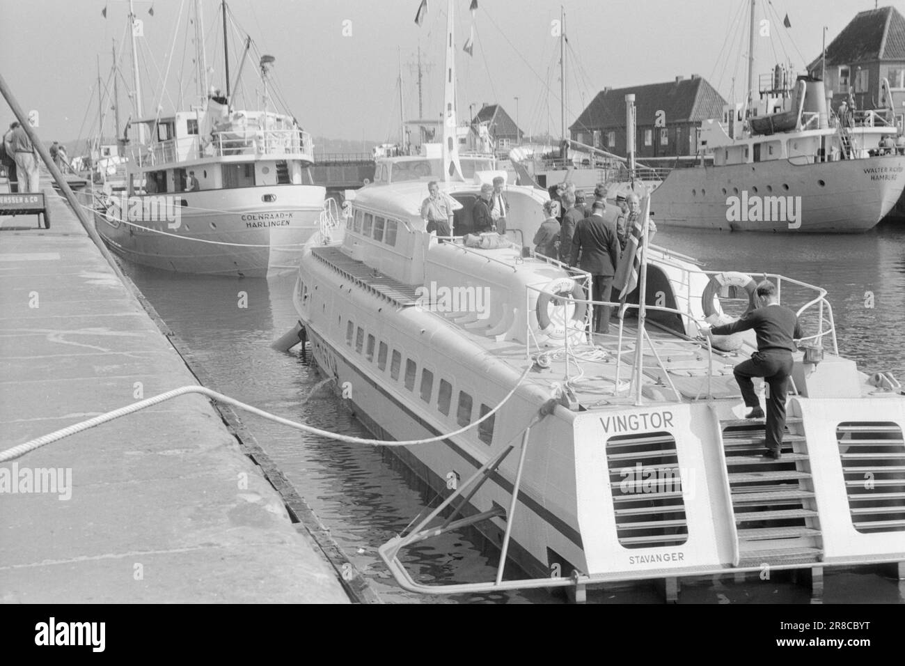 Current 26-4-1960: Water under the wings Norway's first hydrofoil boat ...