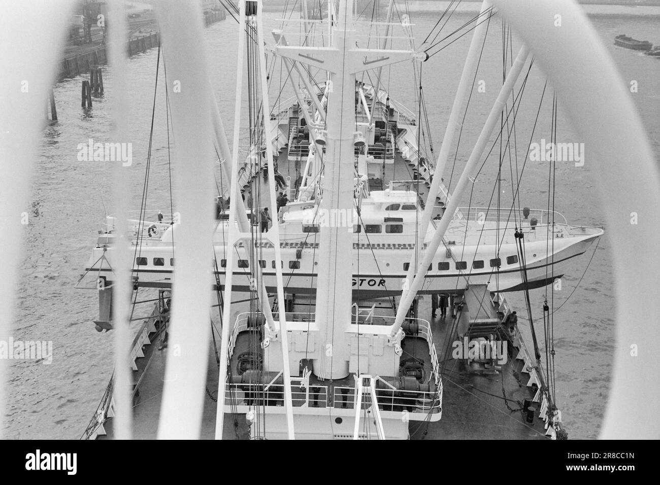 Current 26-4-1960: Water under the wings Norway's first hydrofoil boat ...