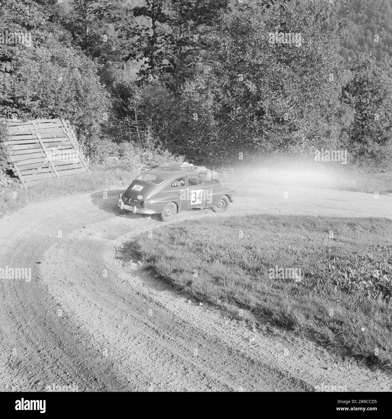 Actual 42-3-1960: Speed fever in sharp curves For 42 hours, we followed ...