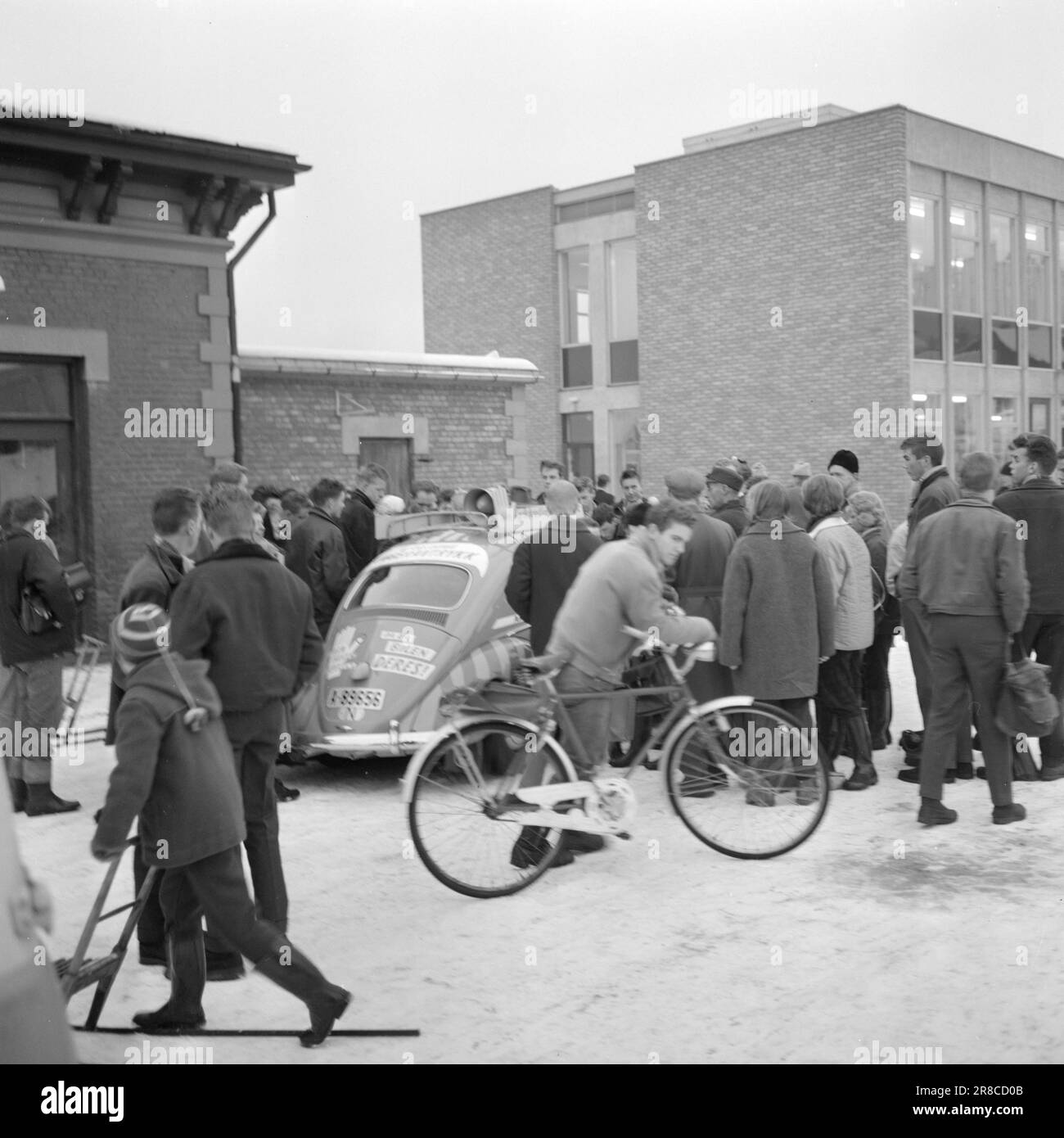 Actual 55-7-1960: Lucky finger spurt The lucky finger car drove to the ...