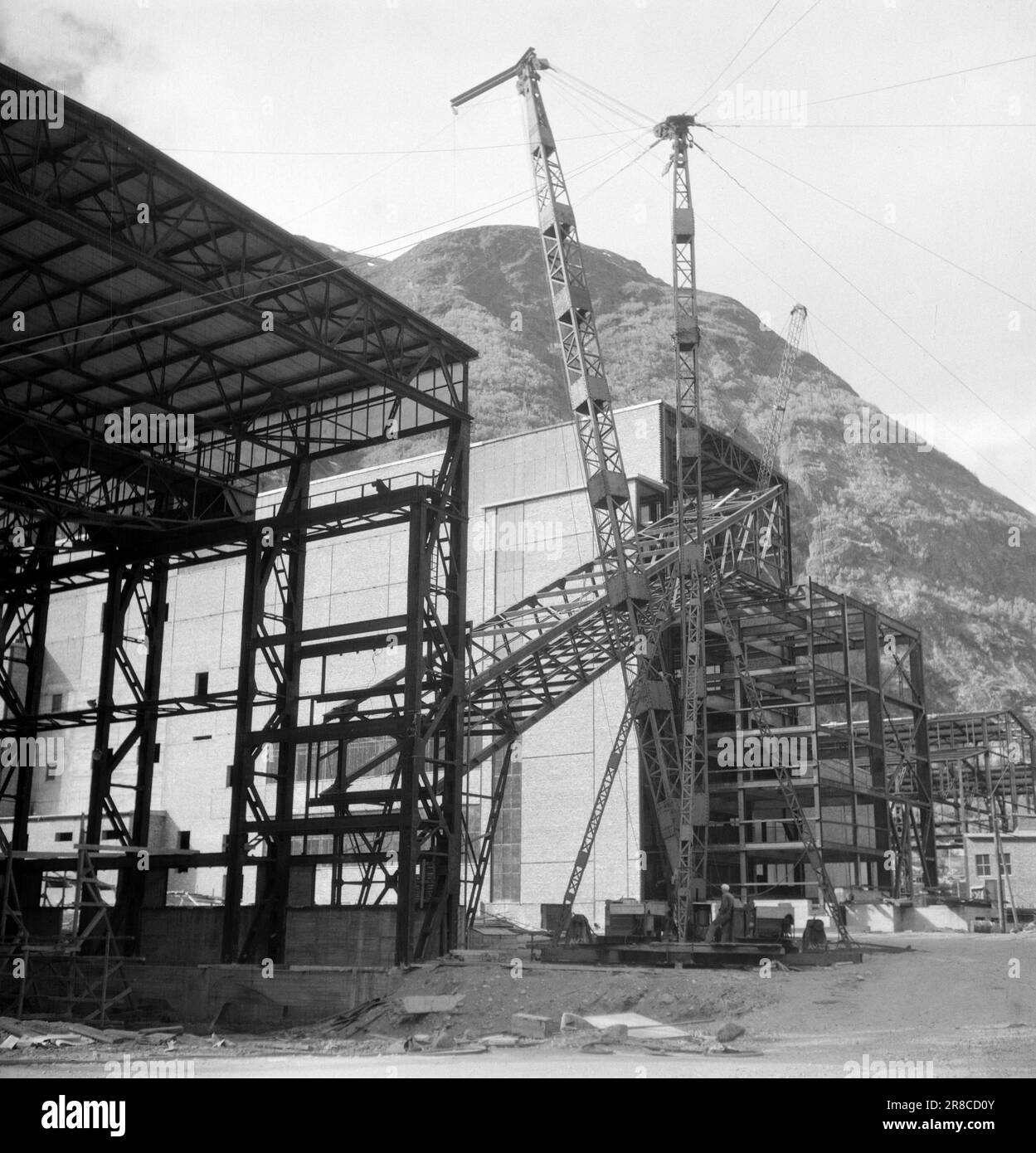 Actual 12-1948: The giant factory in Årdal. Årdal works.Photo: Sverre A ...