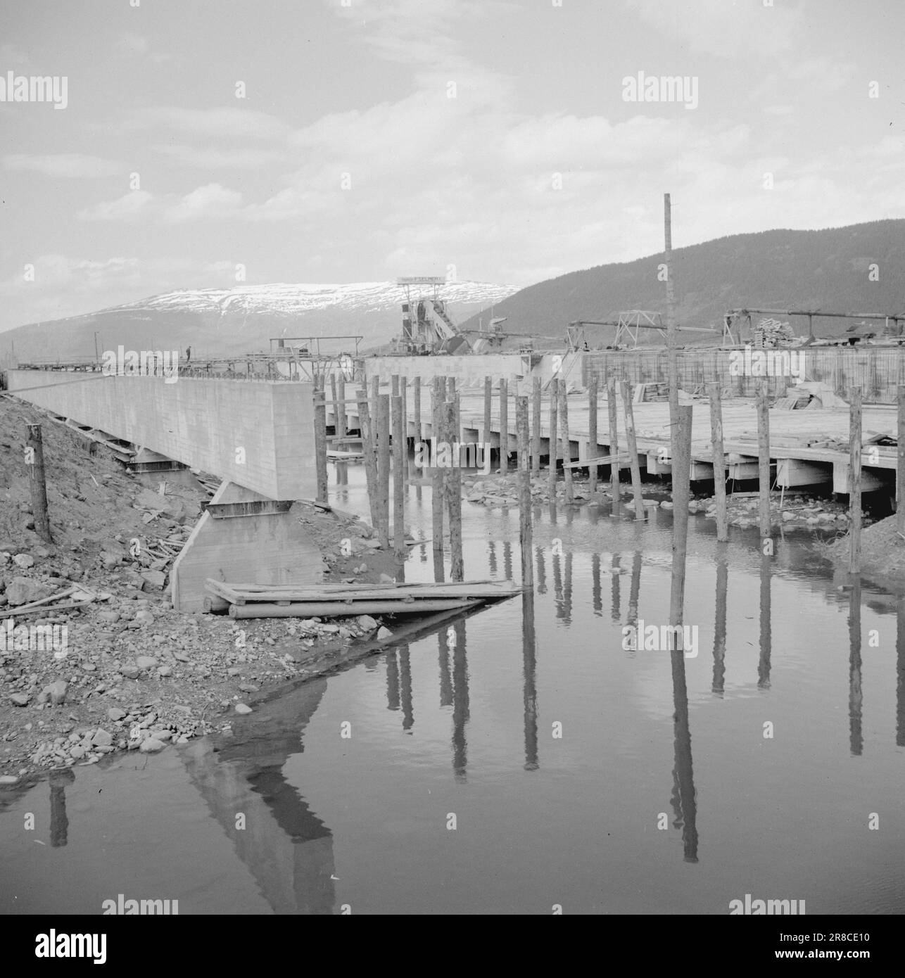 Current 14-1950: Jernverket in Mo i Rana.Well over 800 men are in the ...