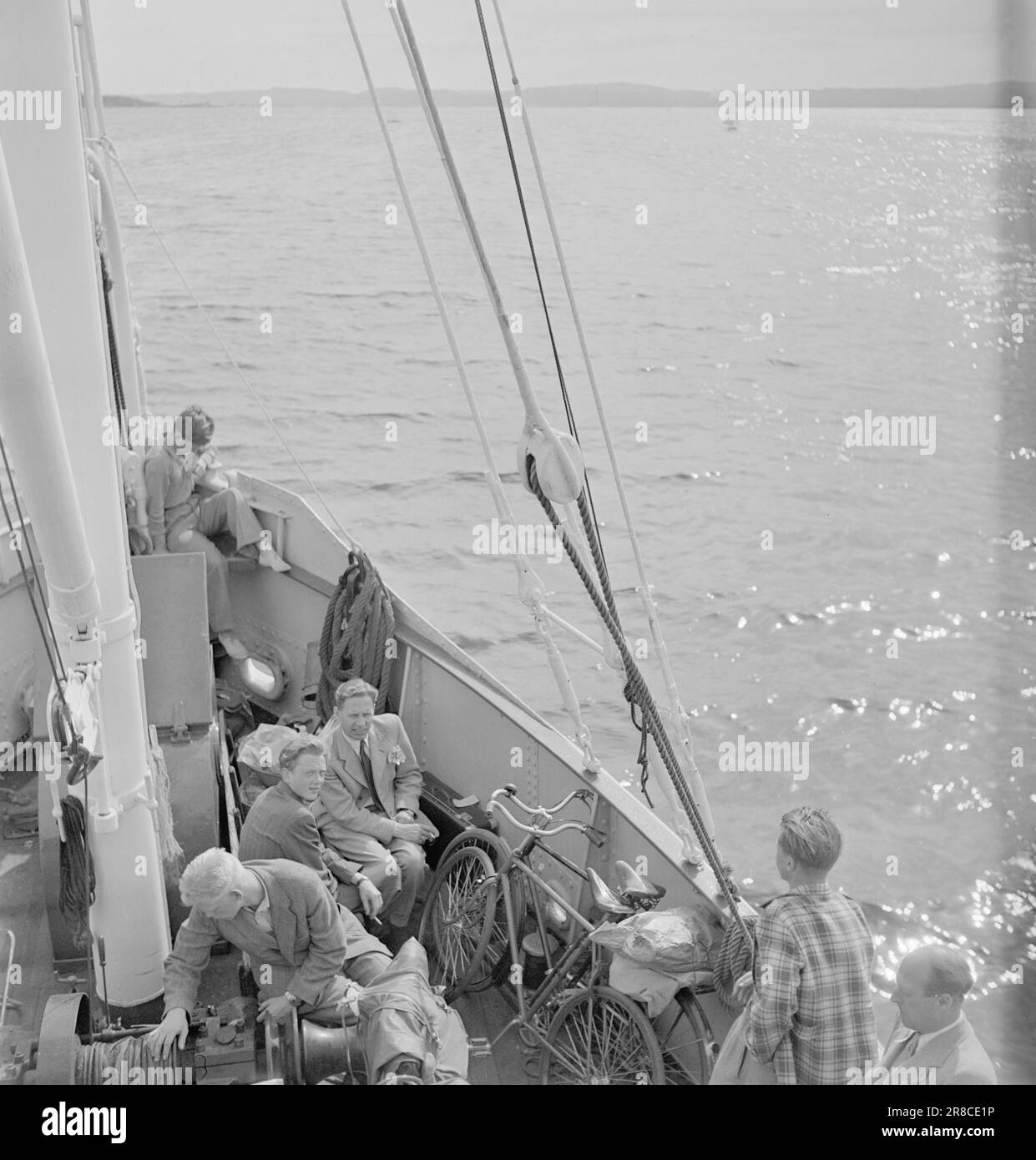 Actual 16-1950: The fjord's included swans.Steamboats in the Oslofjord ...