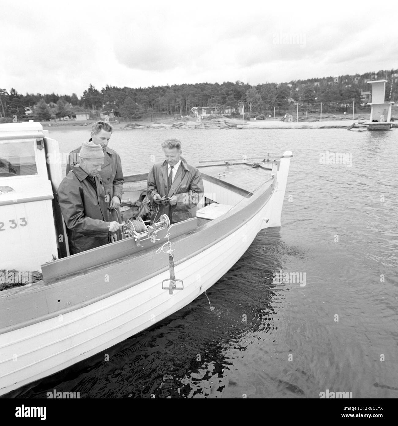 Current 31-8-1960: Sewage water is bathing water We throw ourselves ...