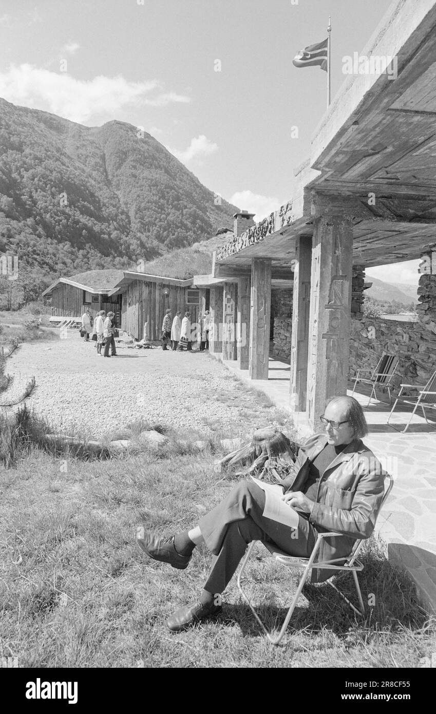 Actual 26 - 5 - 1974: Shafts and kinks for touristsBrekkestranda Hotell ...