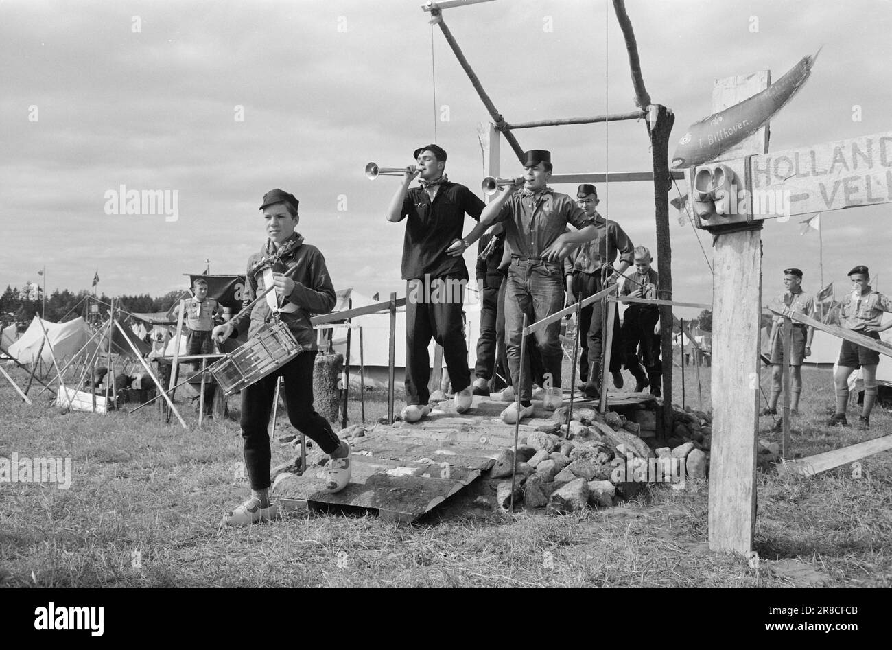 Actual 35-3-1960: 9,000 set up camp Giant camp on historical grounds ...