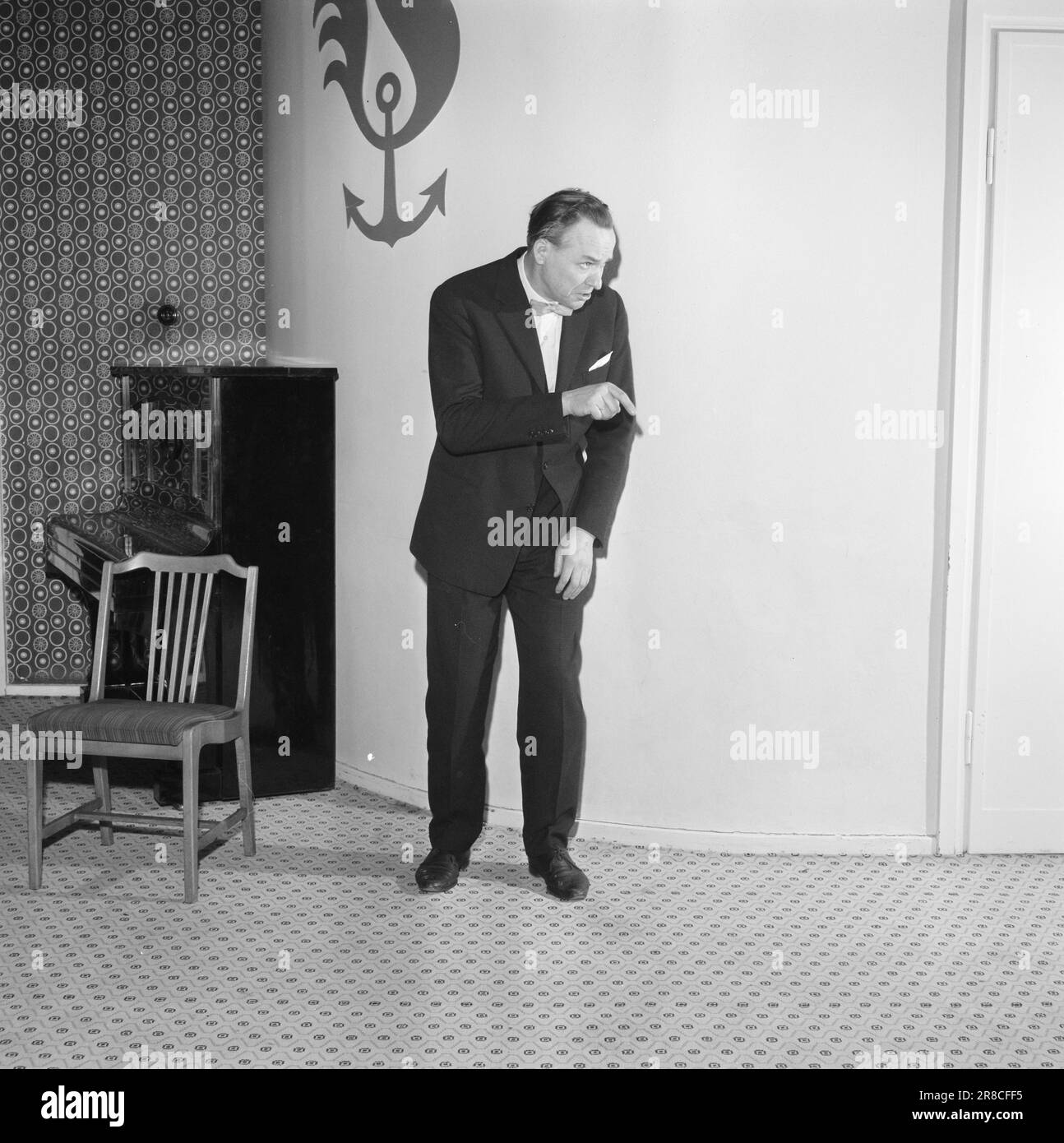 Current 12-1-1960: One-person theatre Jens Bolling is like Dovregubben ...