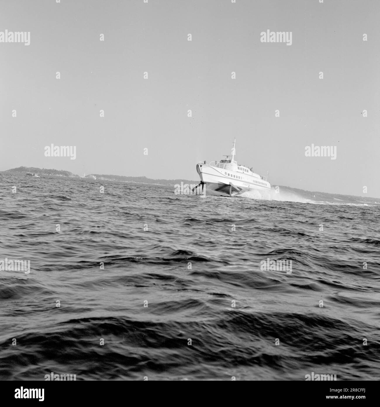 Current 26-4-1960: Water under the wings Norway's first hydrofoil boat ...