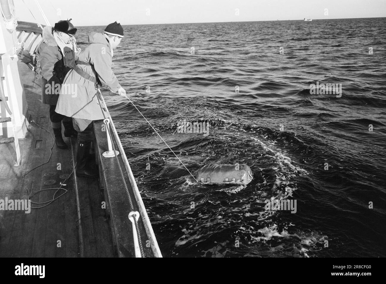 Current 15-6-1960 : When ships go down Aktuell's employee tries out new ...