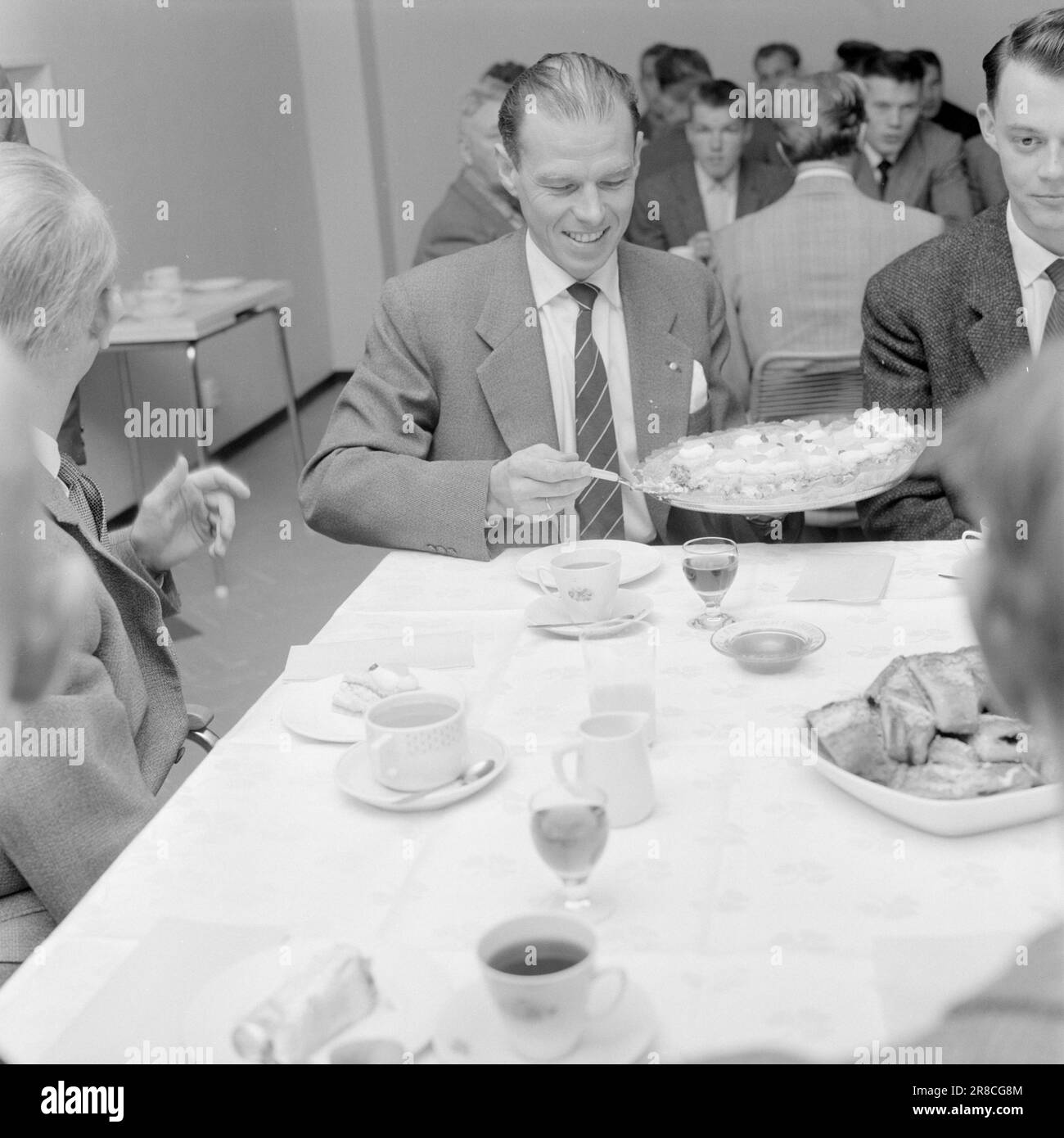 Actual 45-7-1960: For full atomic steam As the first country outside of ...