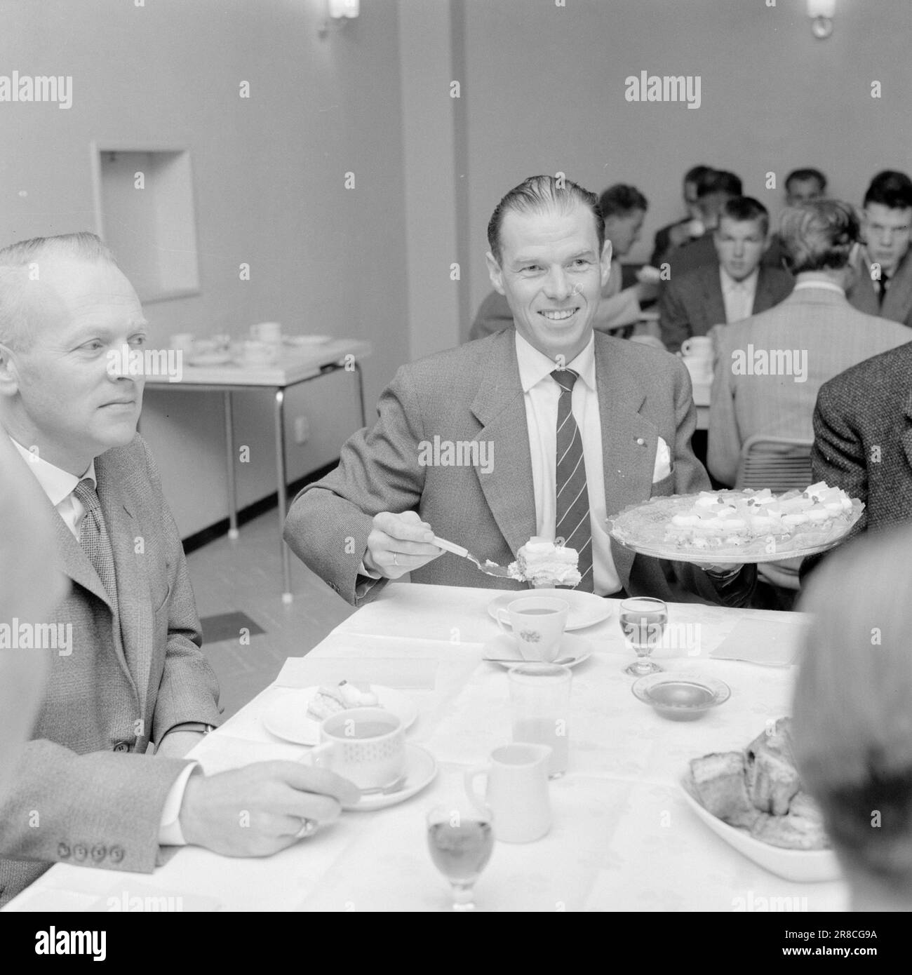 Actual 45-7-1960: For full atomic steam As the first country outside of ...