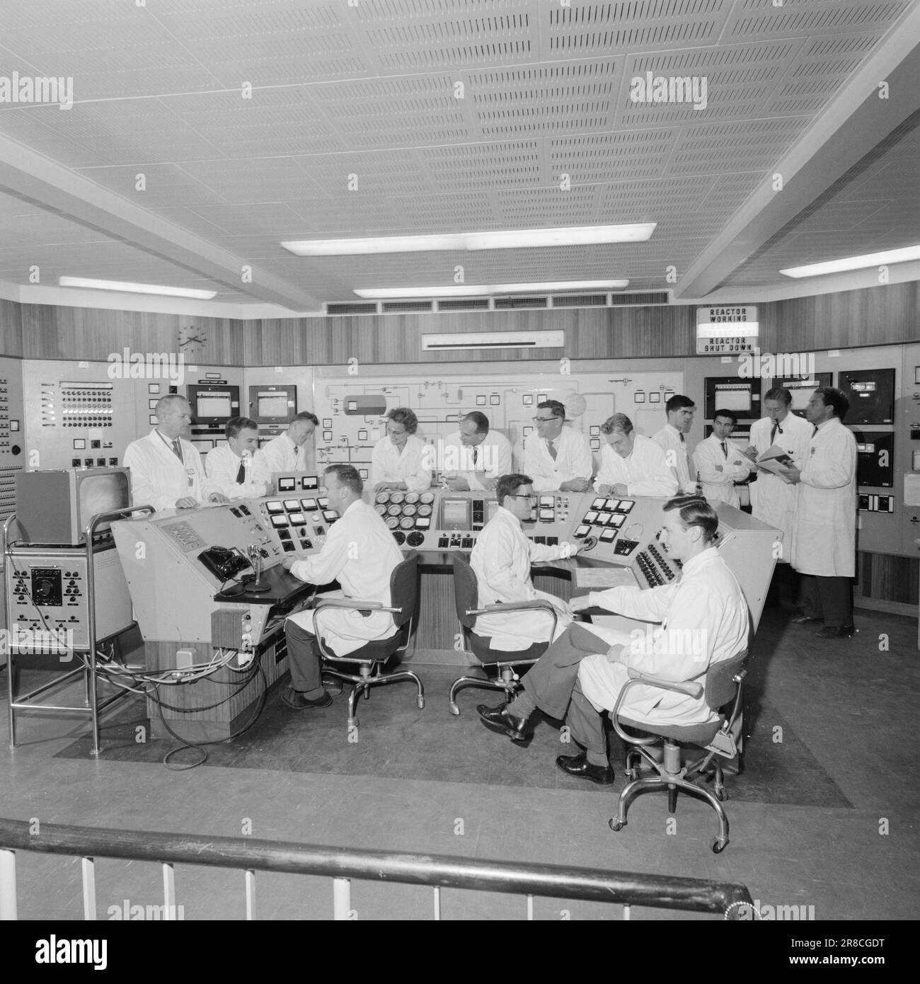 Actual 45-7-1960: For full atomic steam As the first country outside of ...