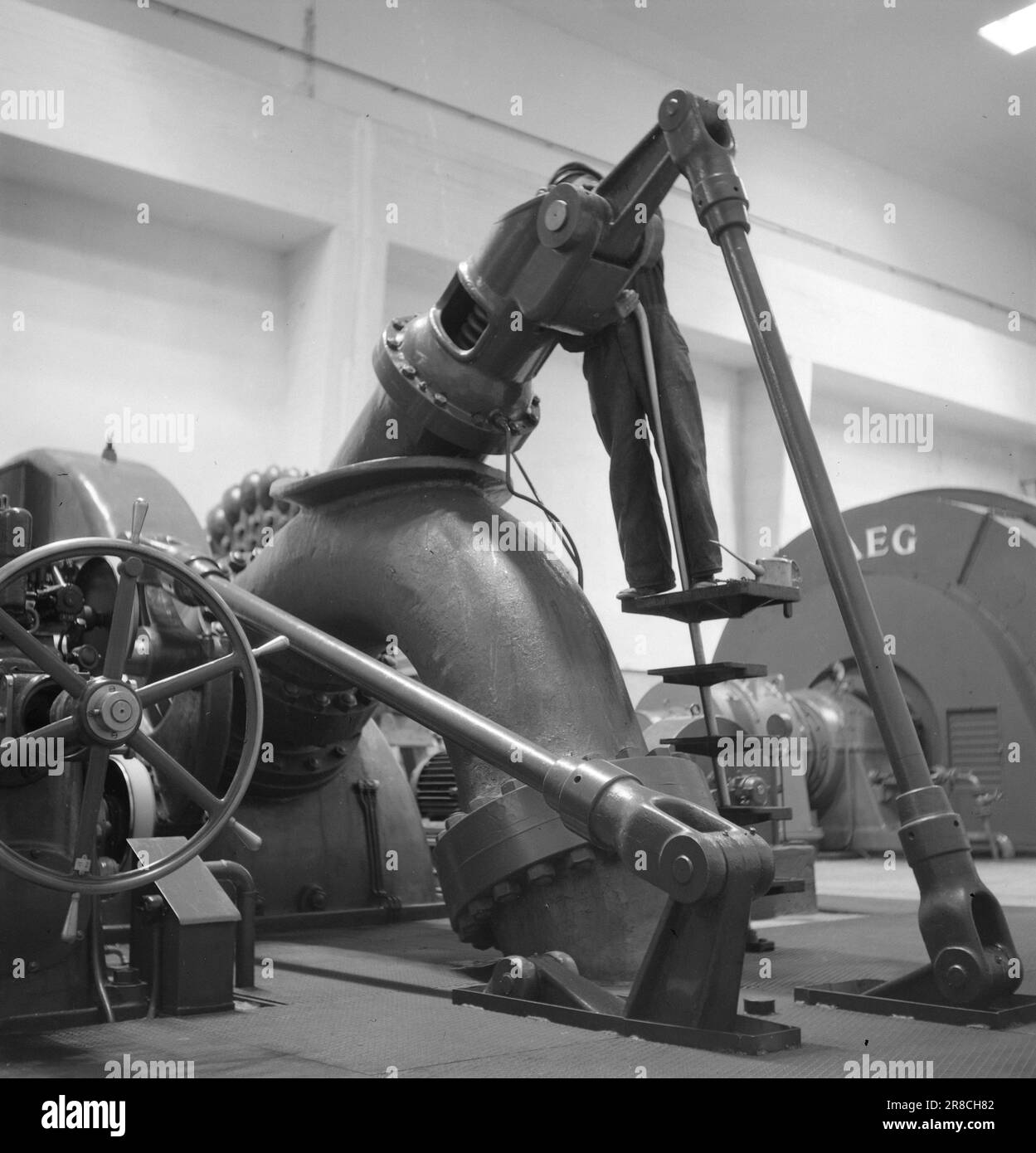 Actual 12-1948: The giant factory in Årdal. Årdal works.Photo: Sverre A ...