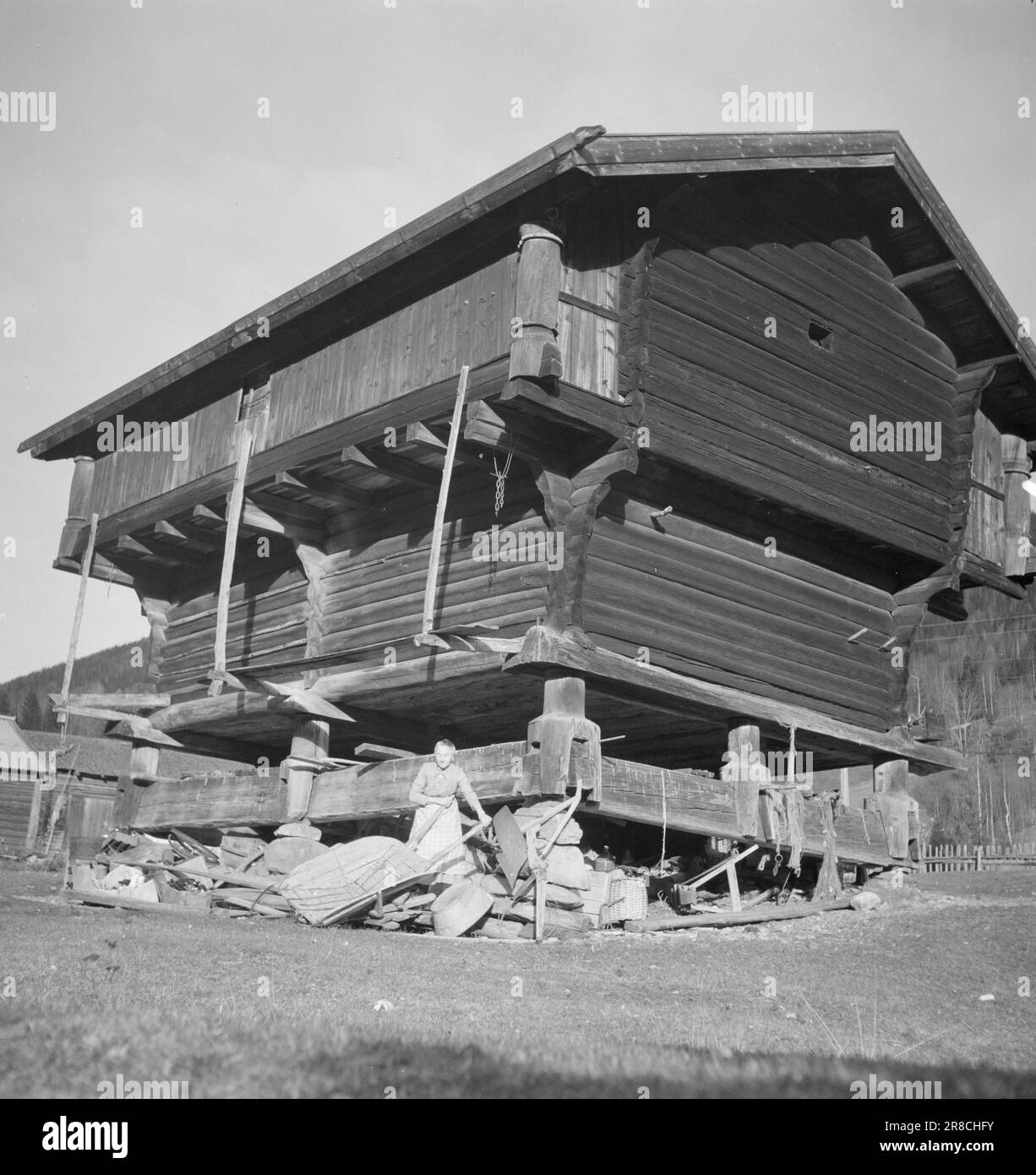Actual 25/26-1946: Nore II - a magnificent Christmas present. Stabbur ...