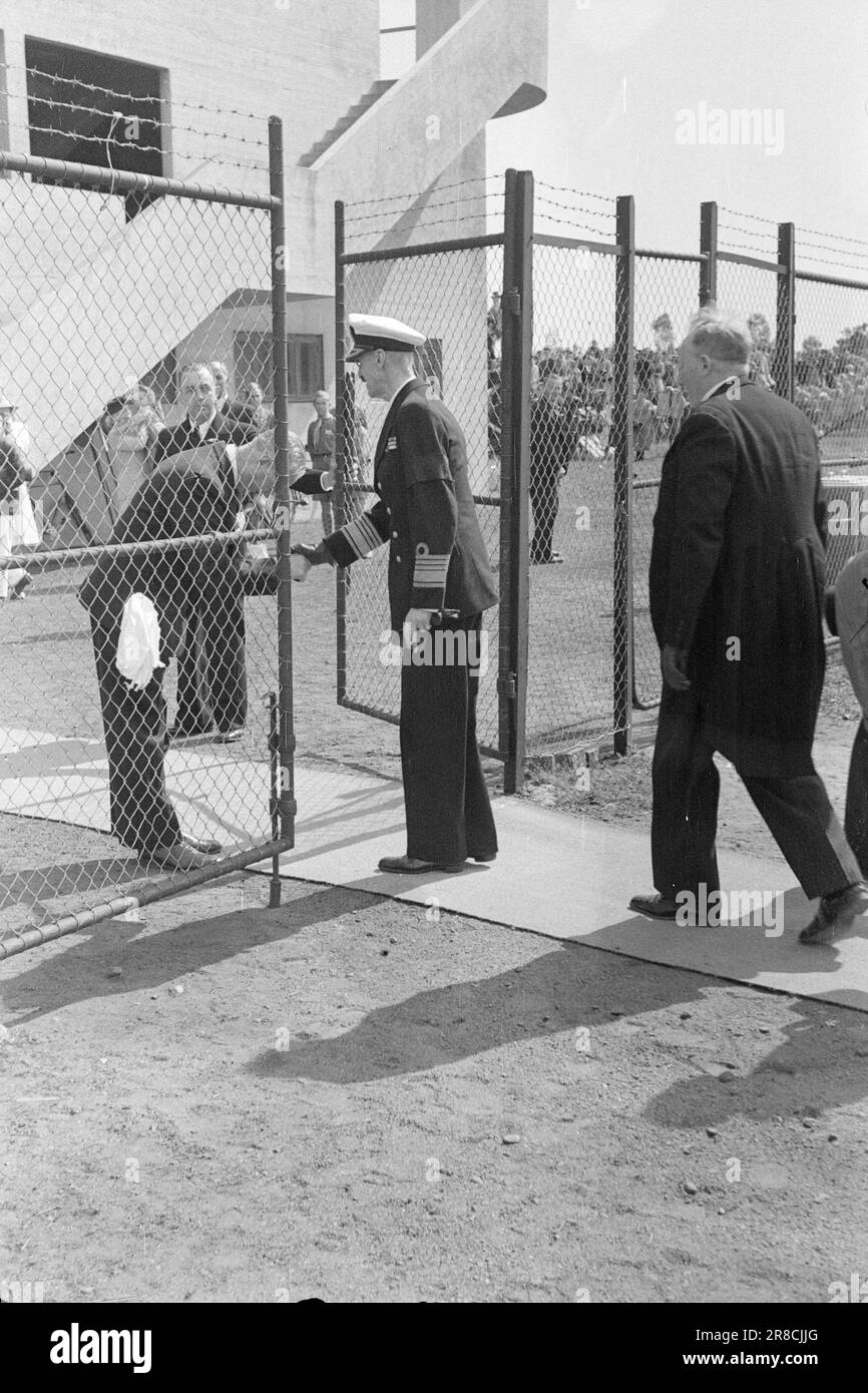 Current 14-3-1947: The King numberOut among people King Haakon 7th ...