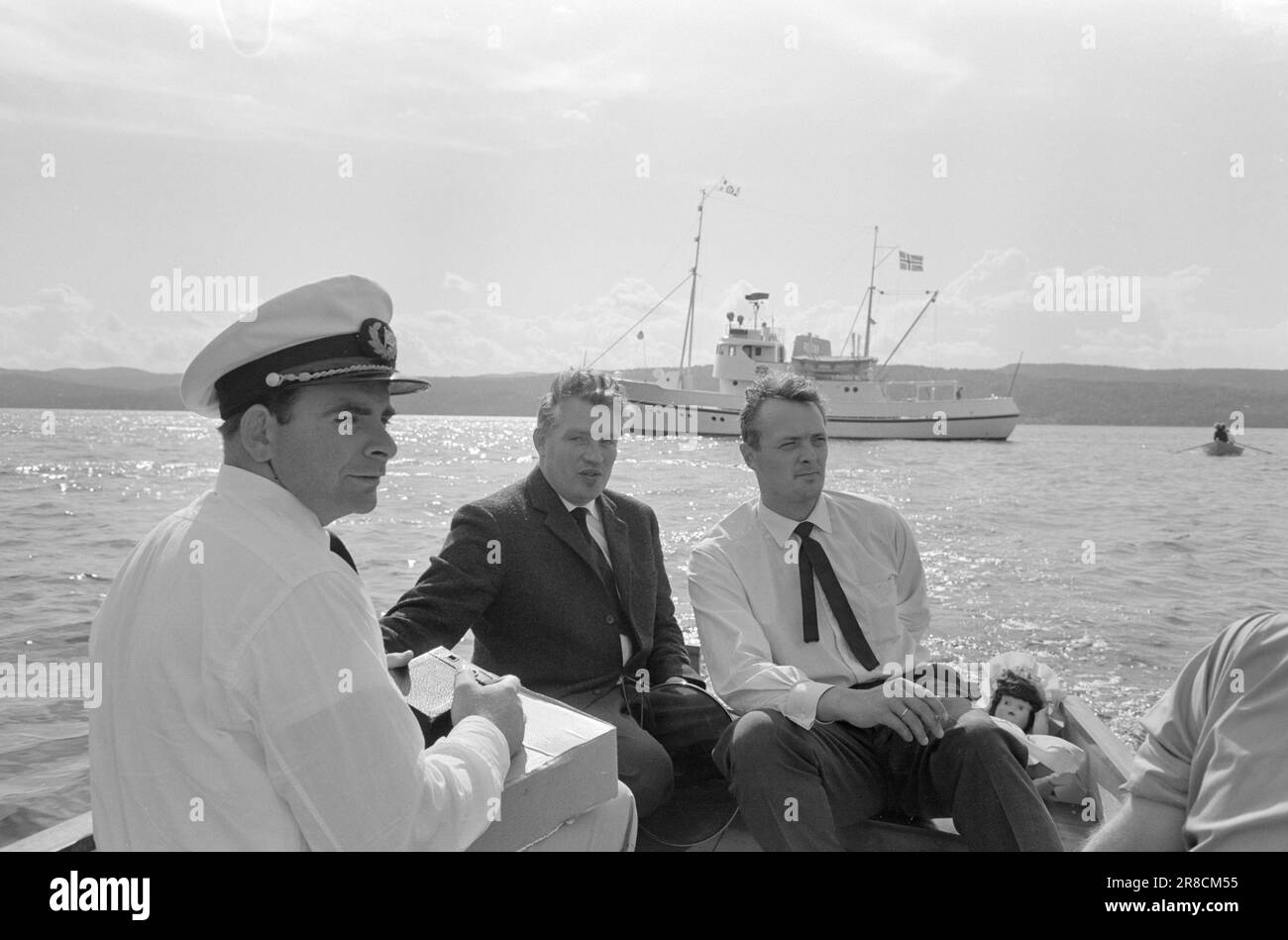 Current 34-6-1960: Holiday town in the countryside Successful hobby ...