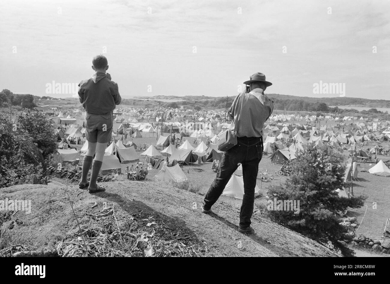 Actual 35-3-1960: 9,000 set up camp Giant camp on historical grounds ...