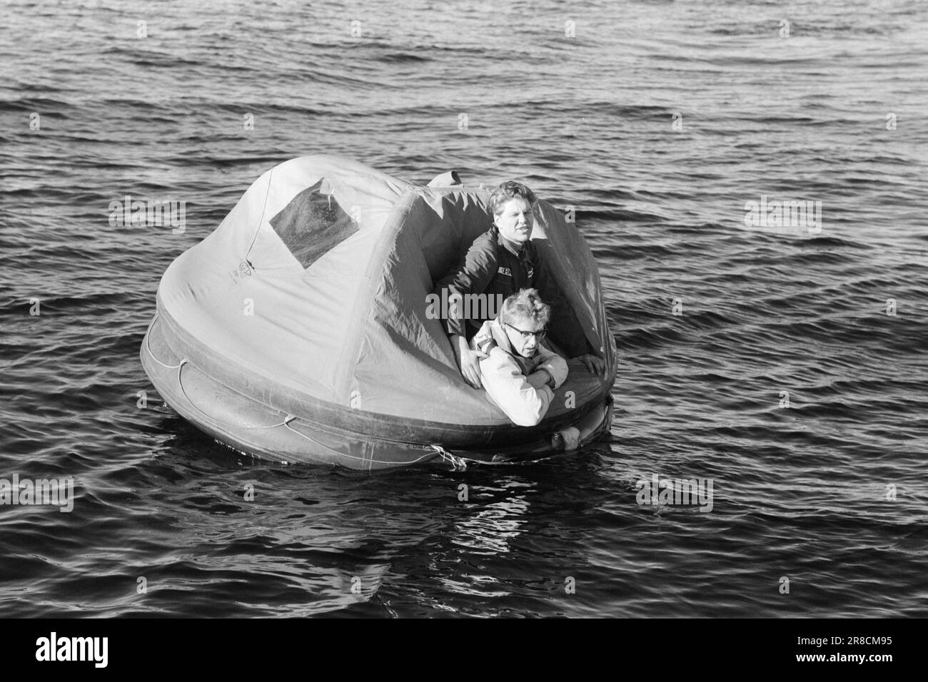 Current 15-6-1960 : When ships go down Aktuell's employee tries out new ...