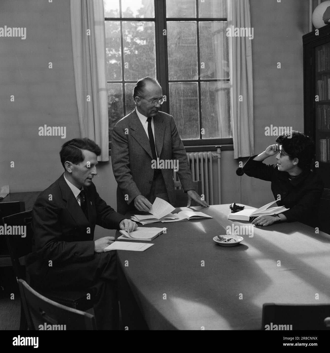 Current 40-1-1960: Professor becomes student A 56-year-old professor in ...