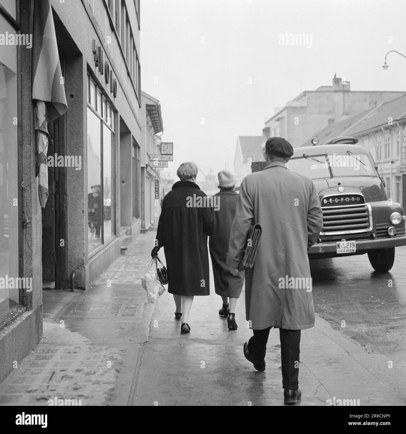 Actual 6-7-1960: On old plots Anne-Marie Rockefeller from Søgne ...