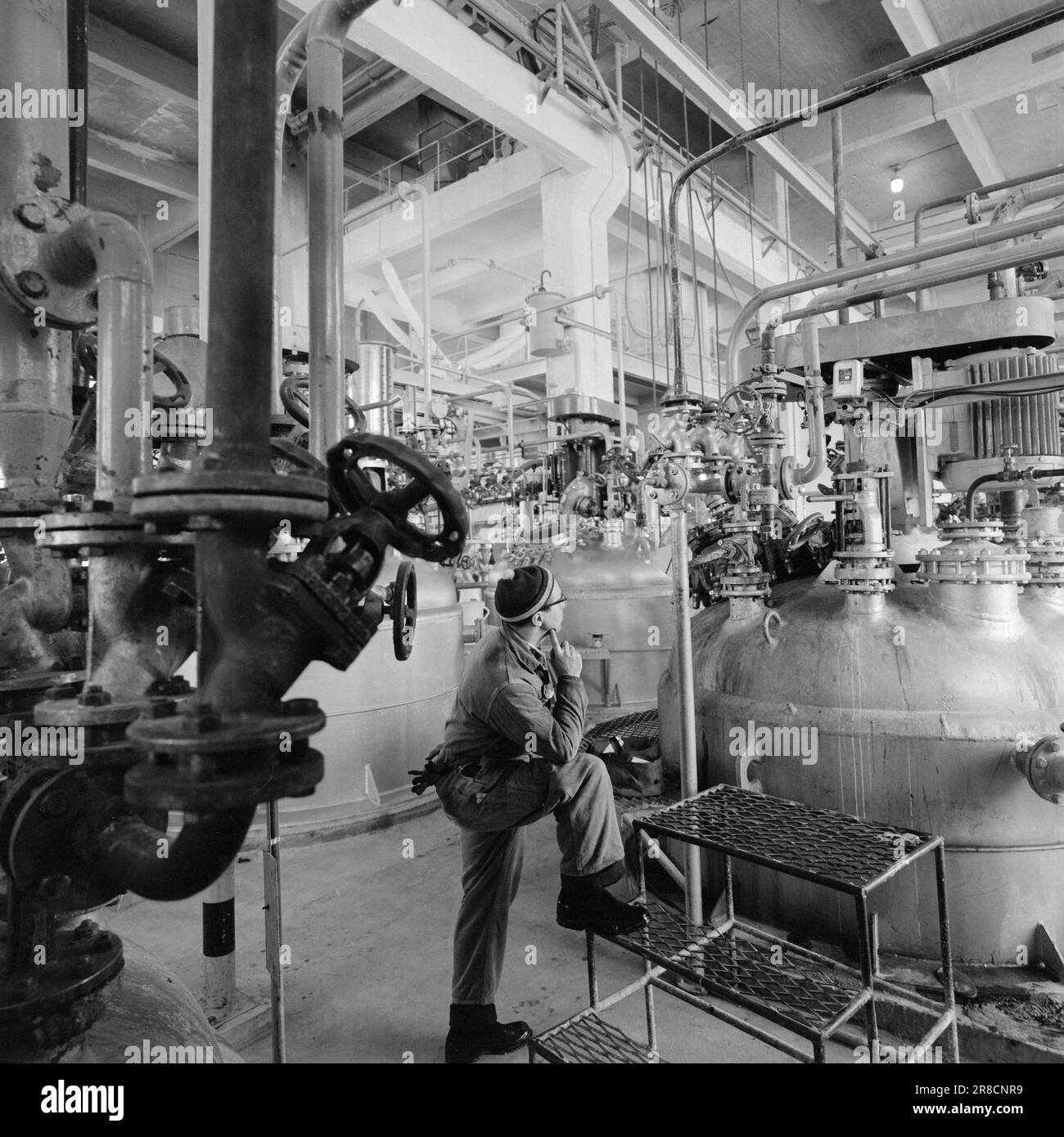 Current 14-10-1960: Norsk Hydro A working day is over, a new one has ...
