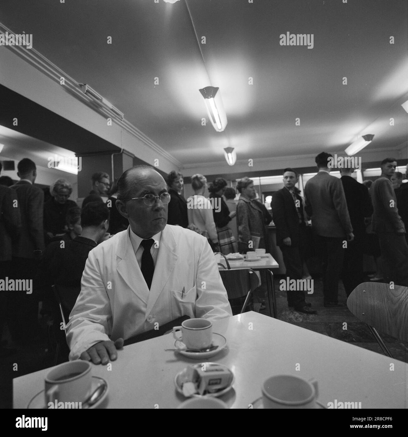 Current 40-1-1960: Professor becomes student A 56-year-old professor in ...