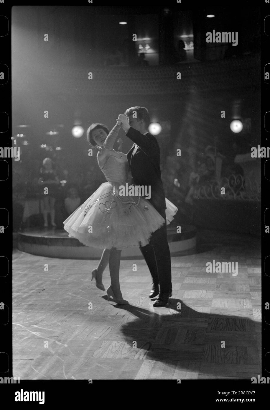 Actual 21-5-1960 : Søtten-Stil At a mannequin show at Regnbuen in Oslo ...