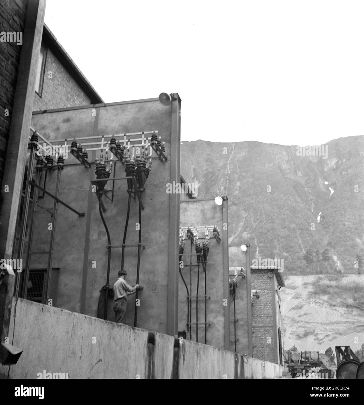 Actual 12-1948: The giant factory in Årdal. Årdal works.Photo: Sverre A ...