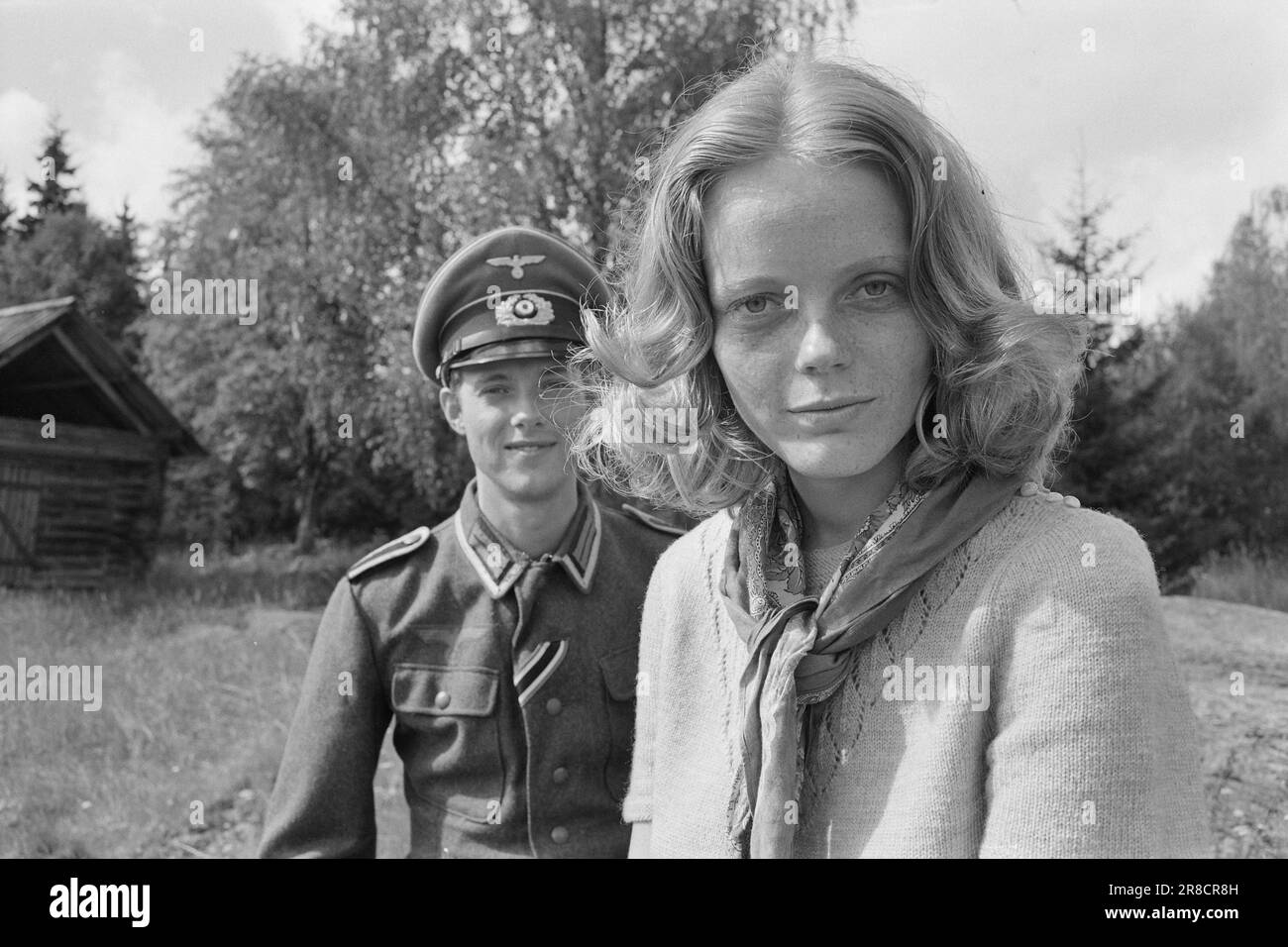 Current 34 - 3 - 1974: Love on the runThe dramatic love story between ...