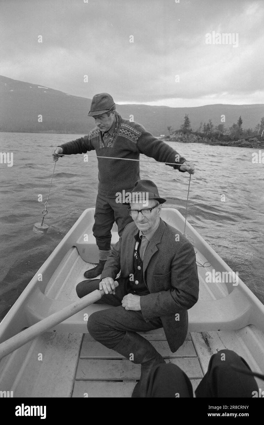 Aktuell 35 - 2 - 1974: Örreten römmer fra huddingsvatnetMens et av ...