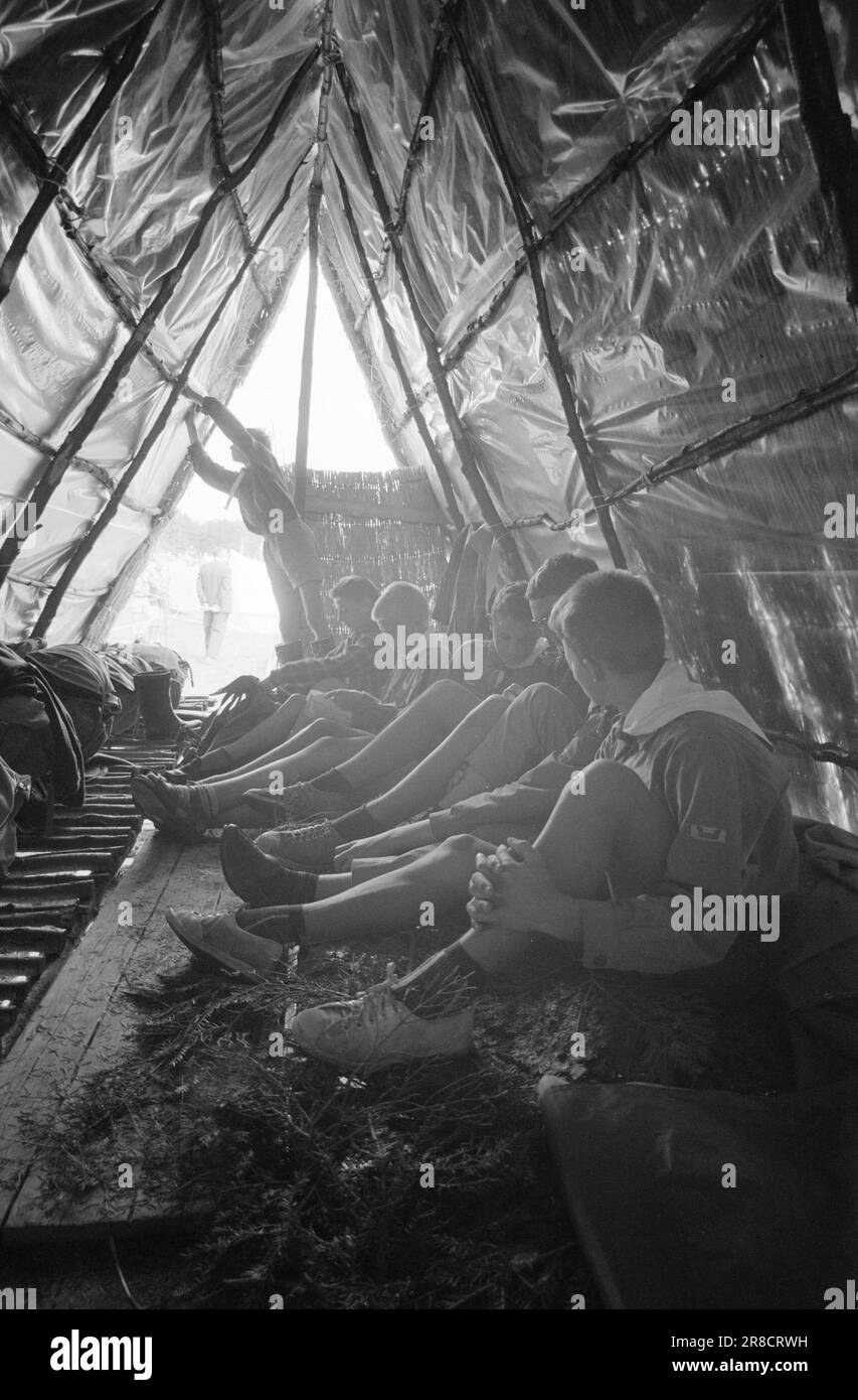 Actual 35-3-1960: 9,000 set up camp Giant camp on historical grounds ...