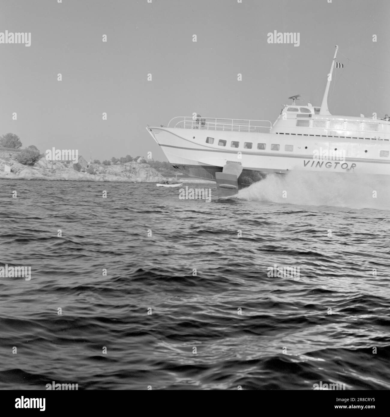 Current 26-4-1960: Water under the wings Norway's first hydrofoil boat ...