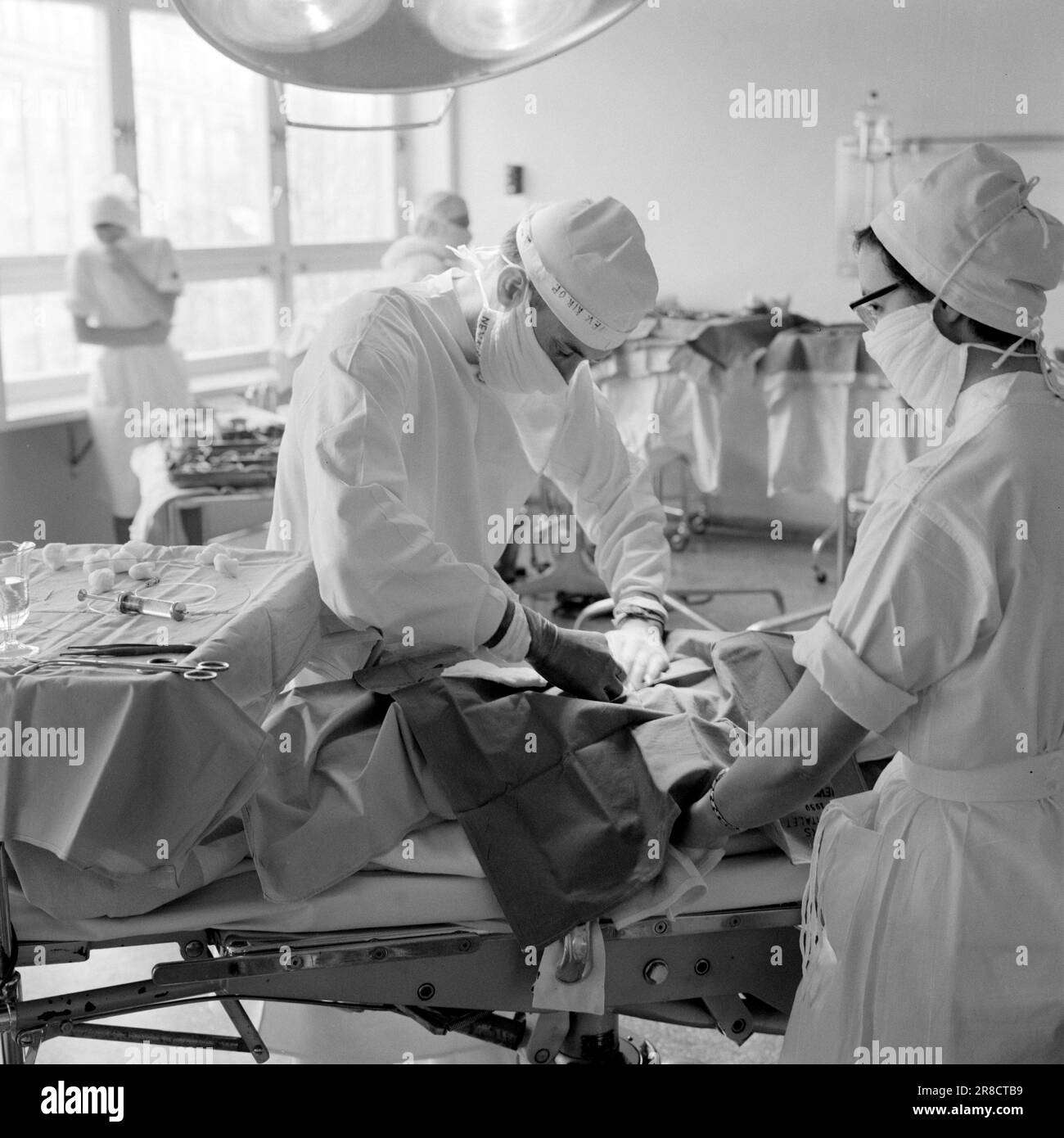 Current 16-9-1960: A glimpse into the brain For five hours the surgeon ...