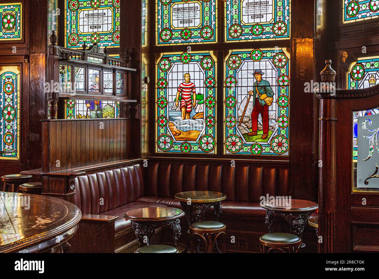 Old victorian pub interior hi-res stock photography and images - Alamy