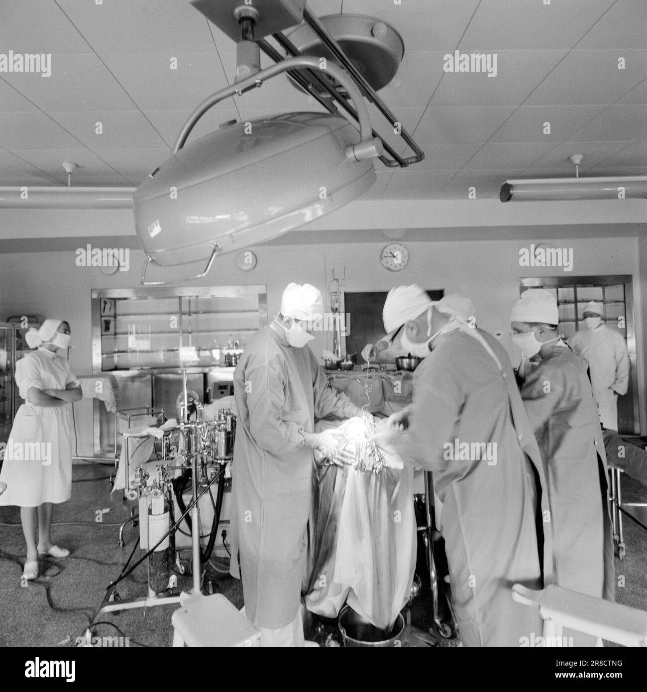 Current 16-9-1960: A glimpse into the brain For five hours the surgeon ...