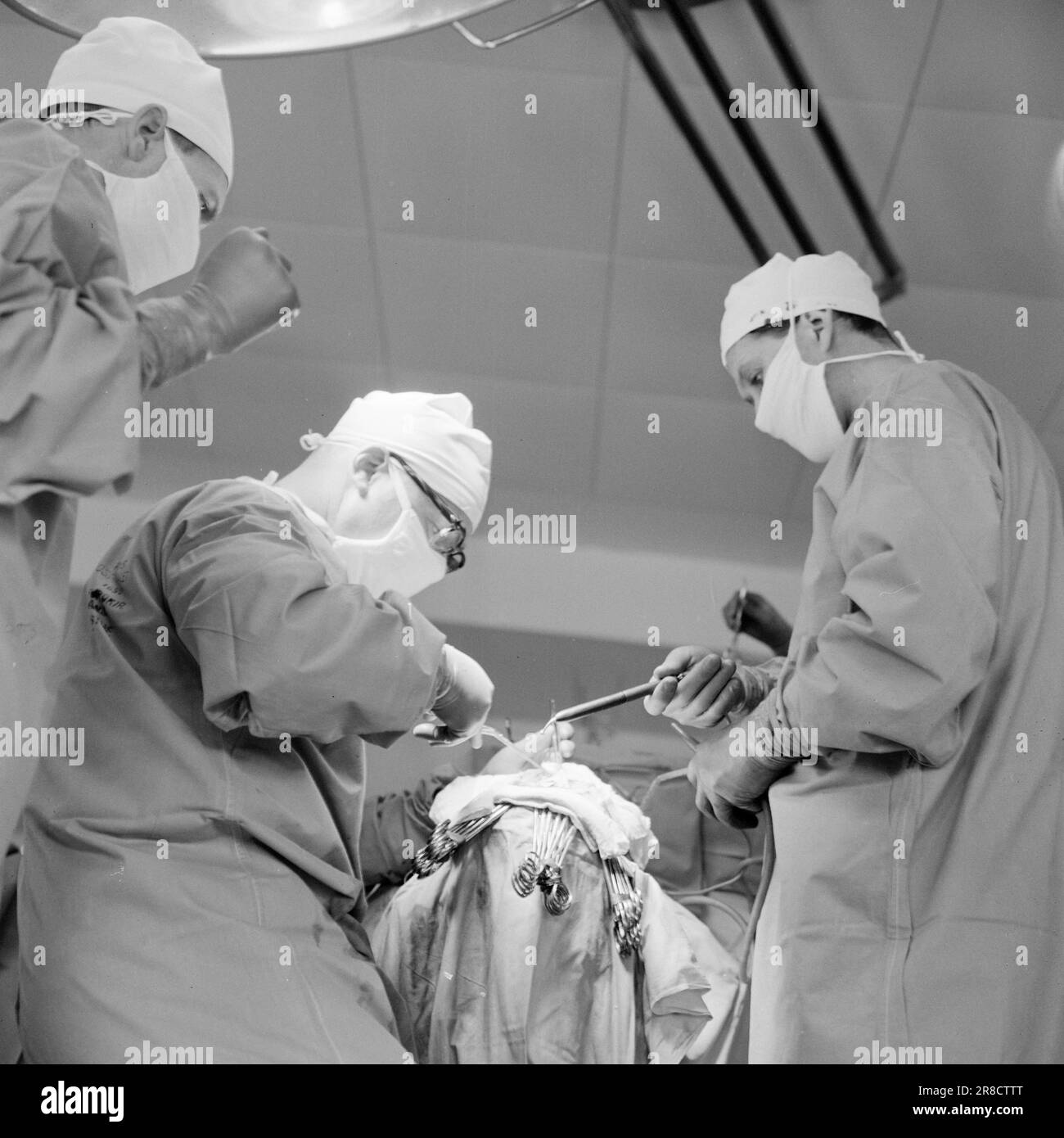 Current 16-9-1960: A glimpse into the brain For five hours the surgeon ...