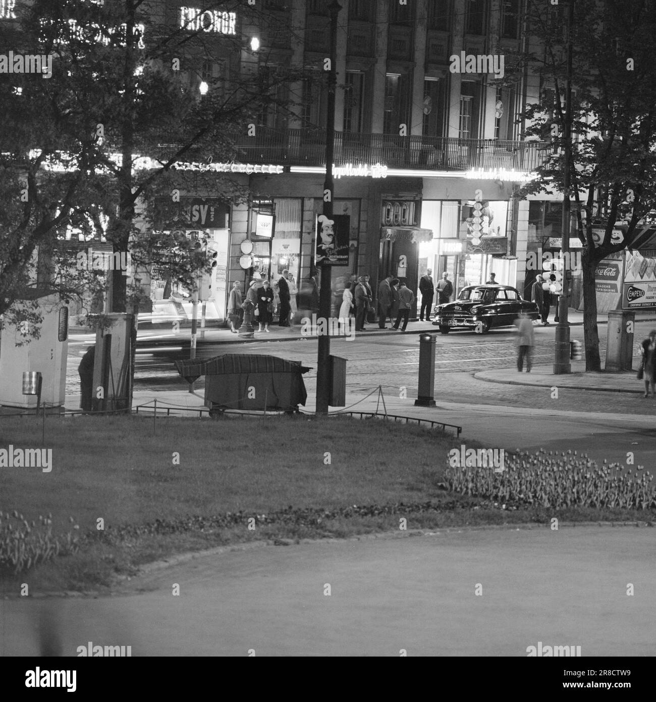 Current 25 1 1960 Where The Citys Pulse Beats The Camera Reflects Daily Life On A Street