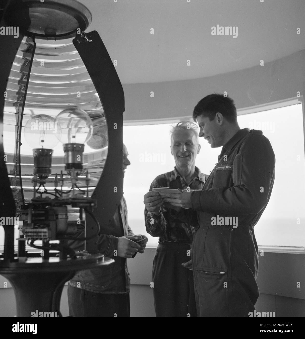 Current 48-10-1960 : Who wants a free car? The lucky finger race has ...