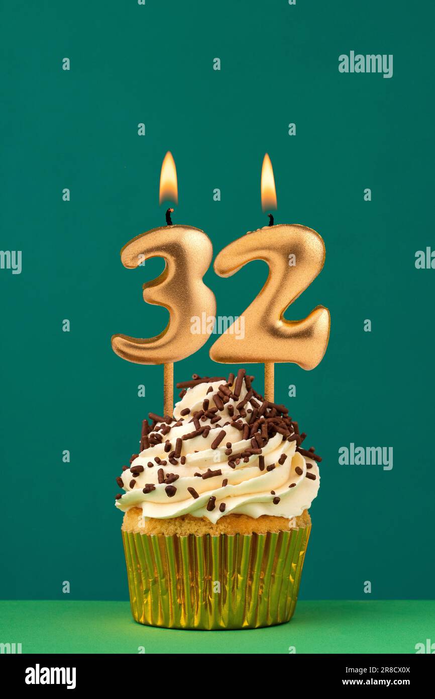 Birthday card with candle number 32 - Green background Stock Photo - Alamy