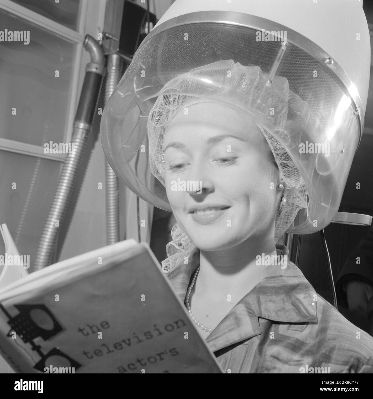 1960 hair styles hi-res stock photography and images - Alamy