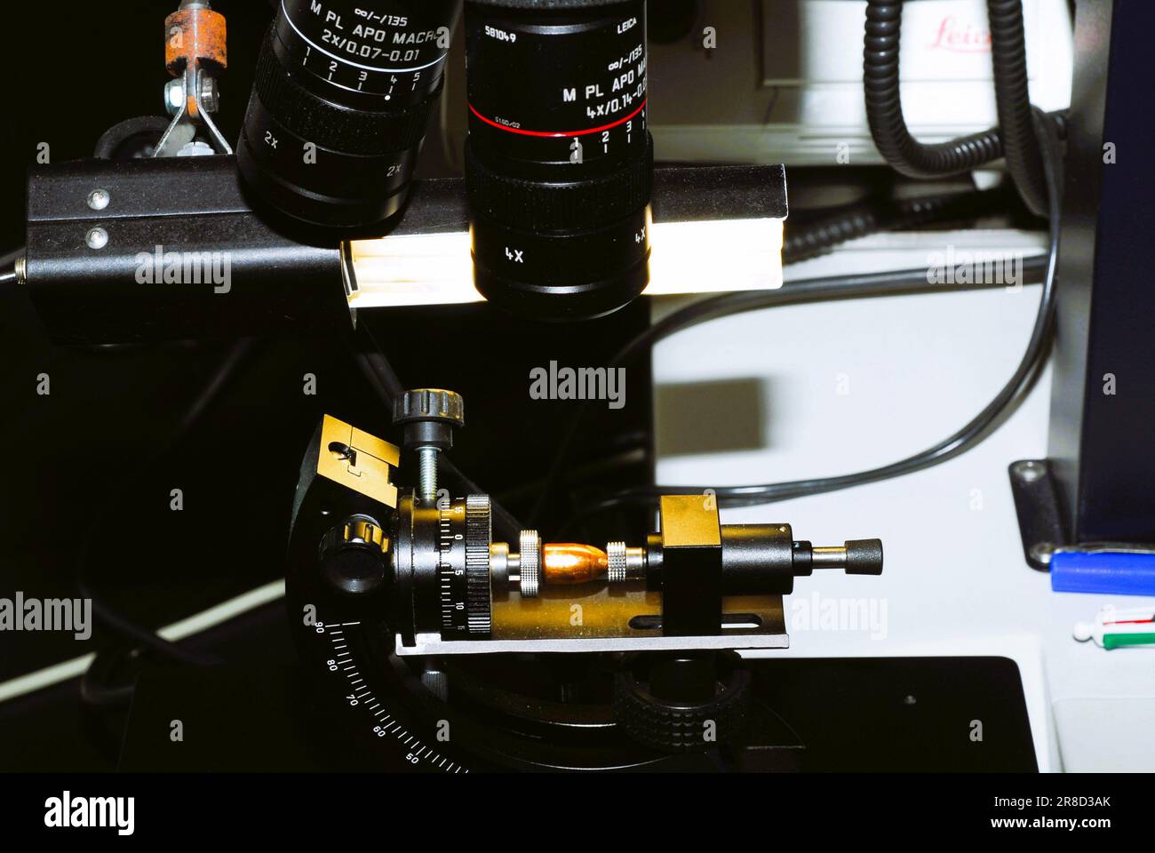 Microscope forensics hi-res stock photography and images - Alamy