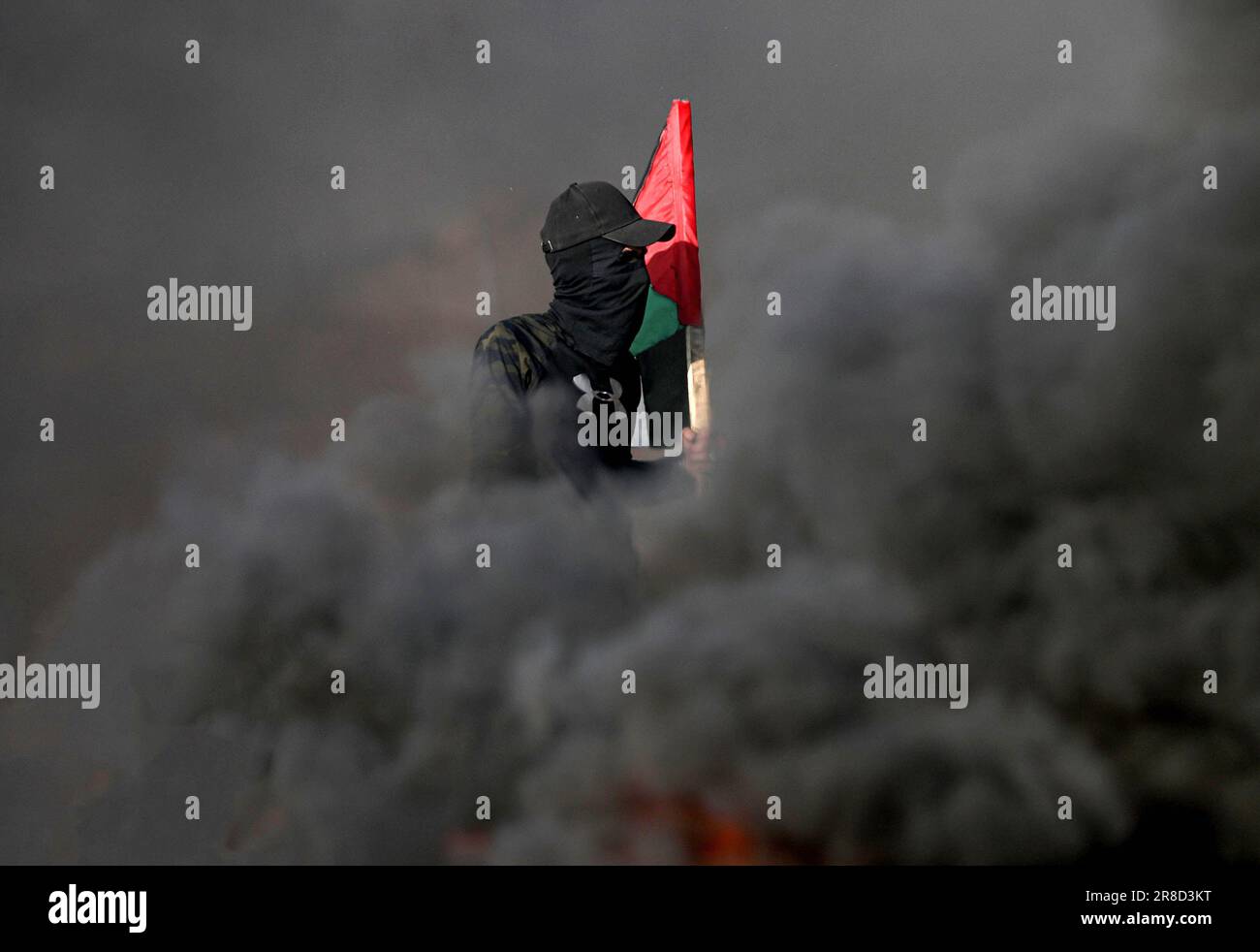 Israel burning fire flag hi-res stock photography and images - Alamy