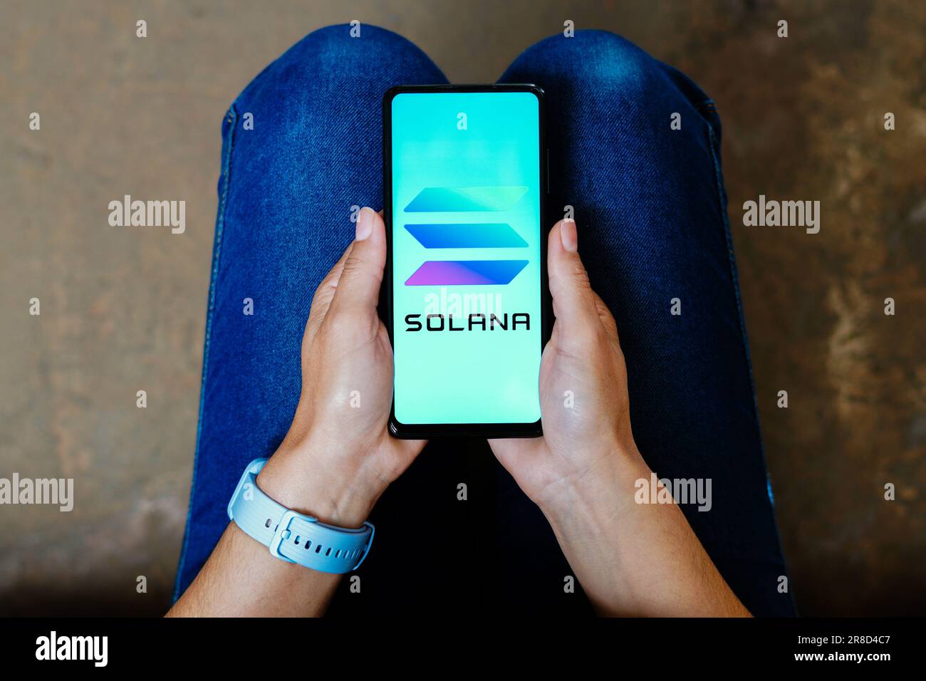 Solana logo hi-res stock photography and images - Alamy