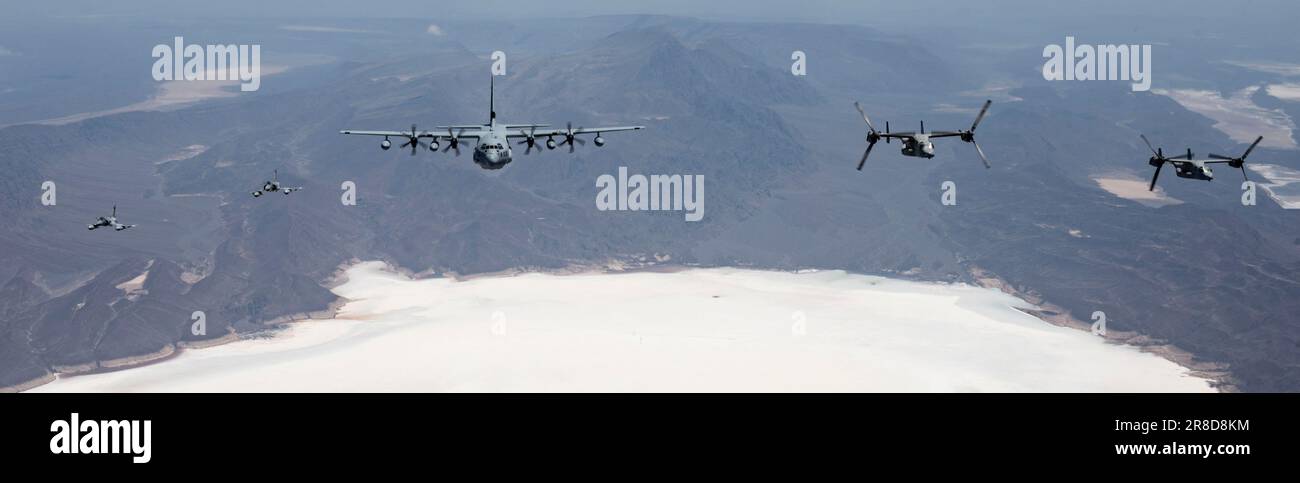 U.S. Marines assigned to Marine Medium Tiltrotor Squadron 364 (VMM-364 ...