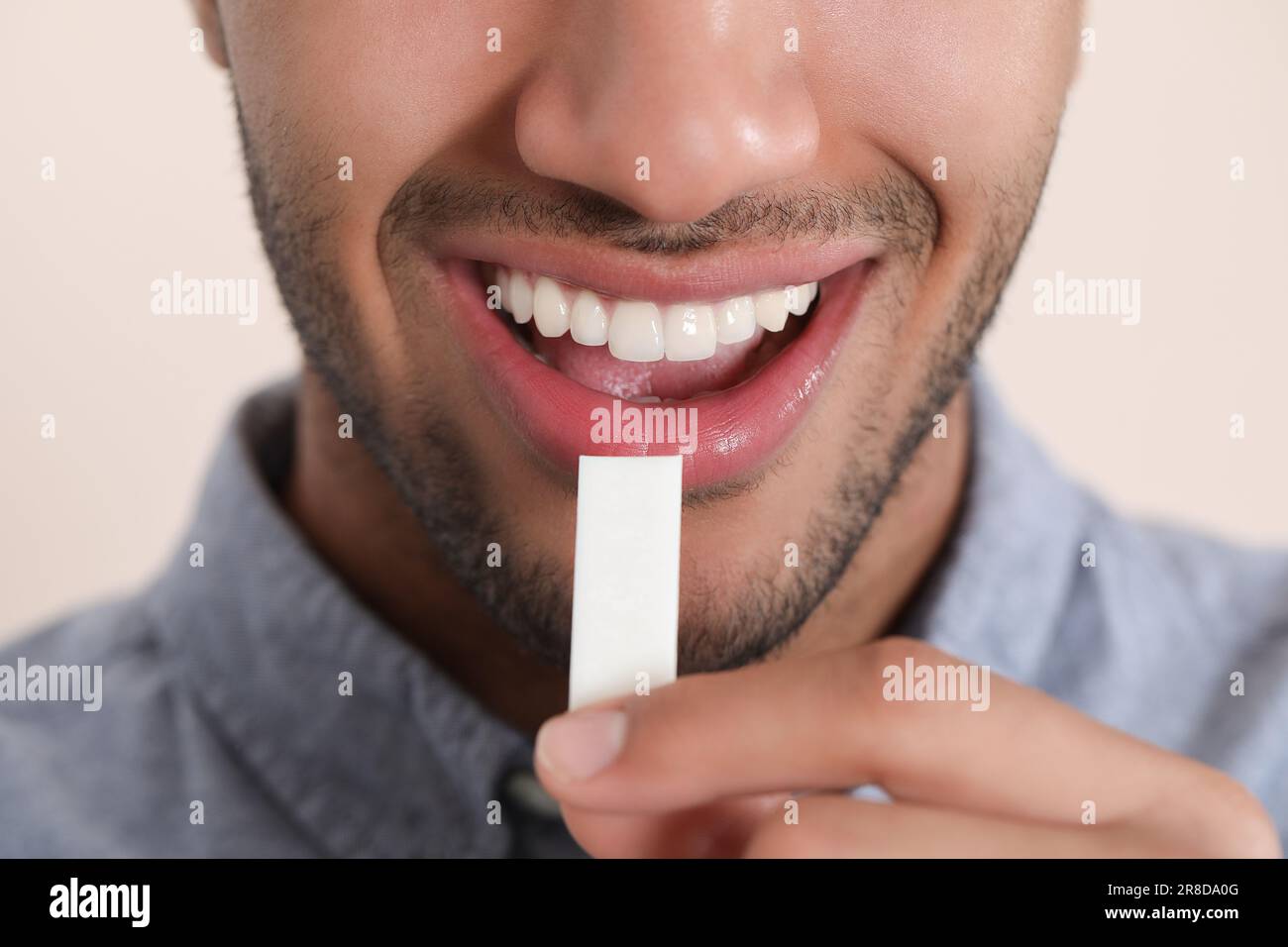 Man chewing gum hi-res stock photography and images - Alamy