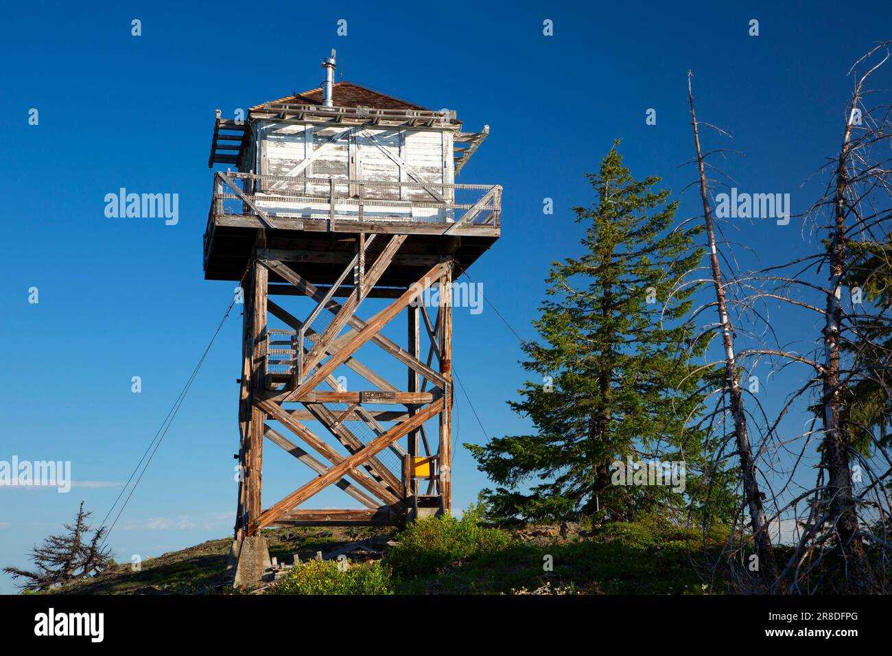 Illahee Rock Lookout, Umpqua National Forest, Oregon Stock Photo - Alamy Illahee Rock Lookout, Umpqua National Forest, Oregon Stock Photo - Alamy