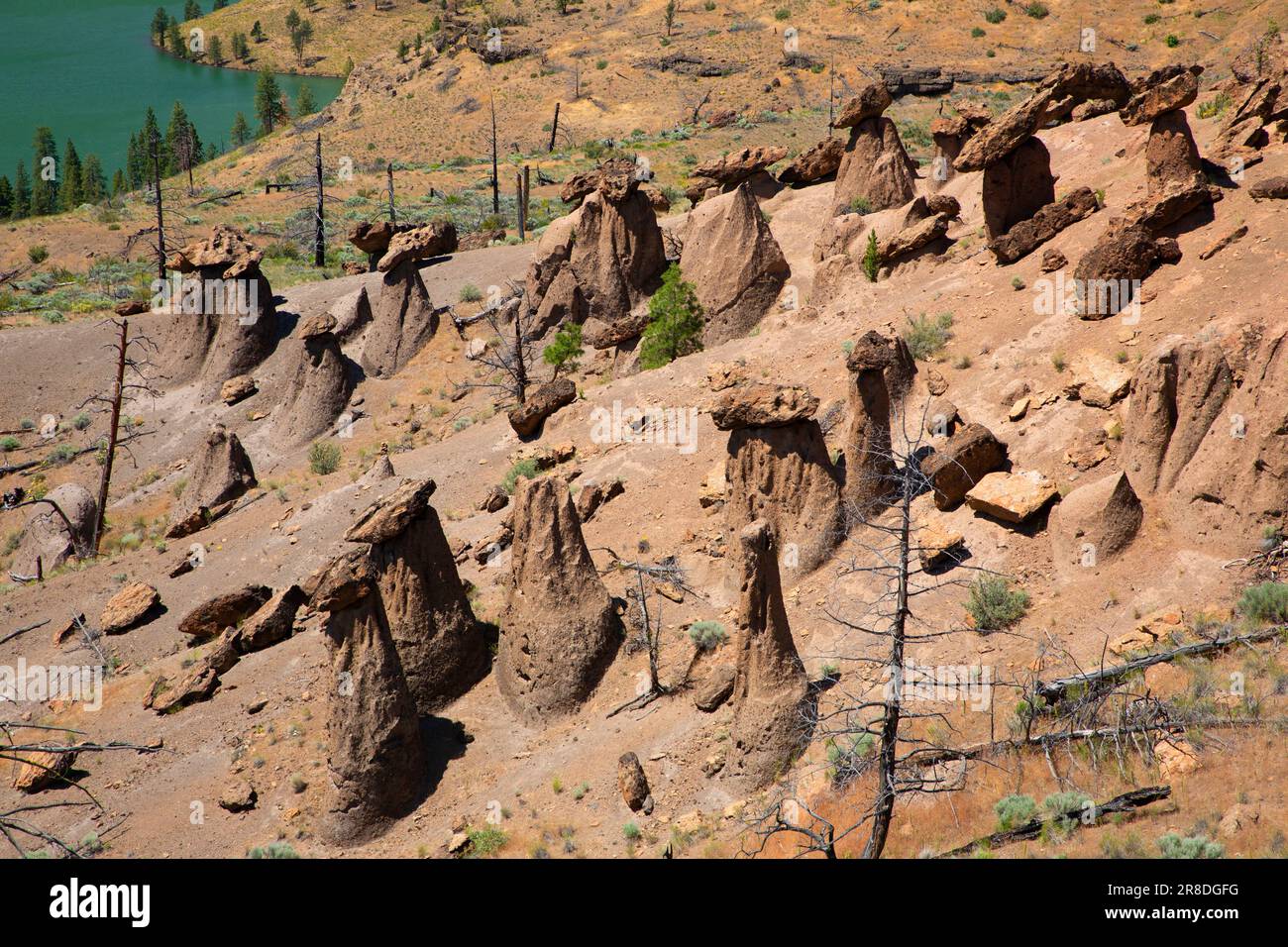 Balancing Rocks with Lake Billy Chinook, Deschutes National Forest ...