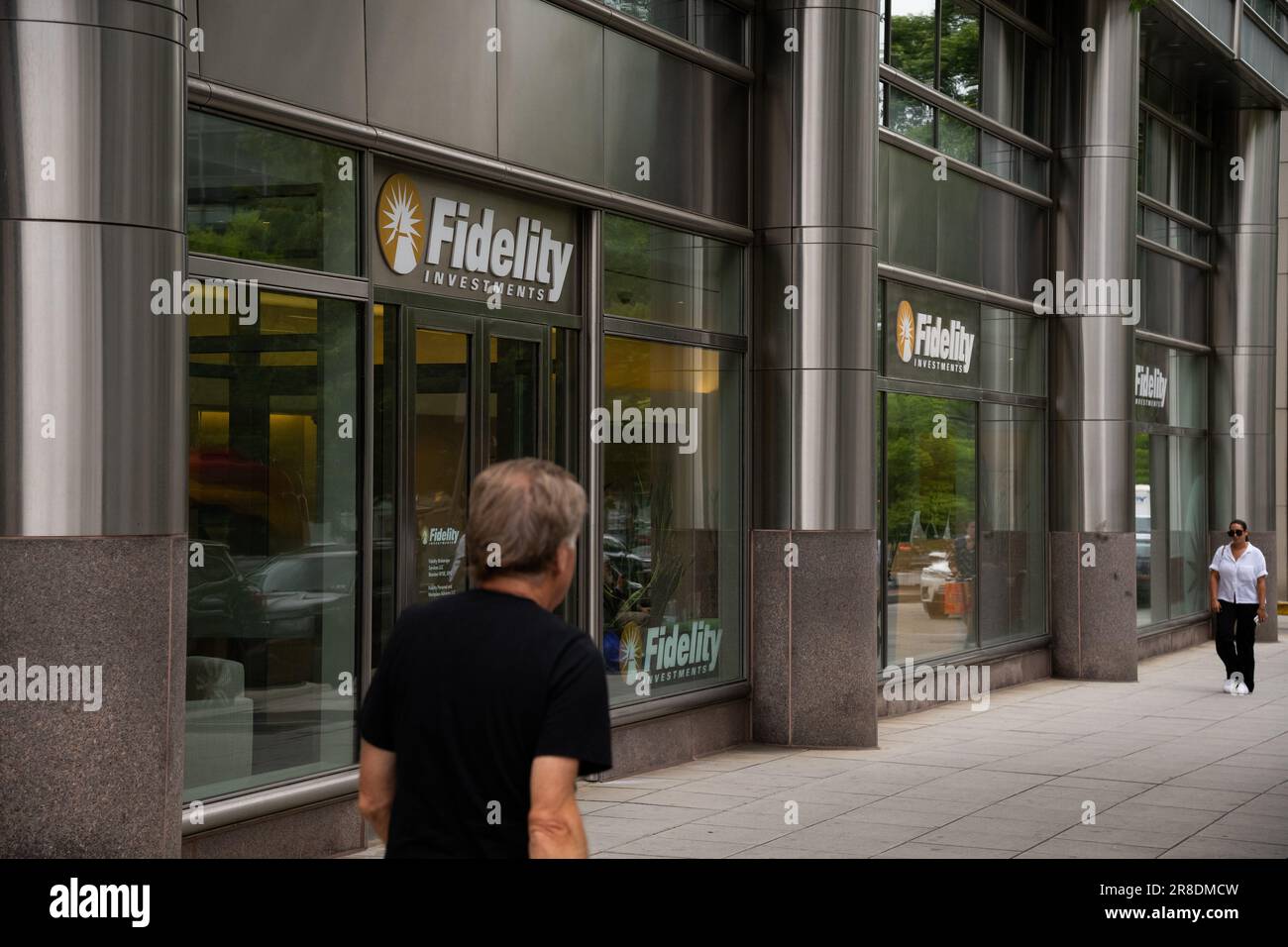 Fidelity manage investments logo hi-res stock photography and images ...