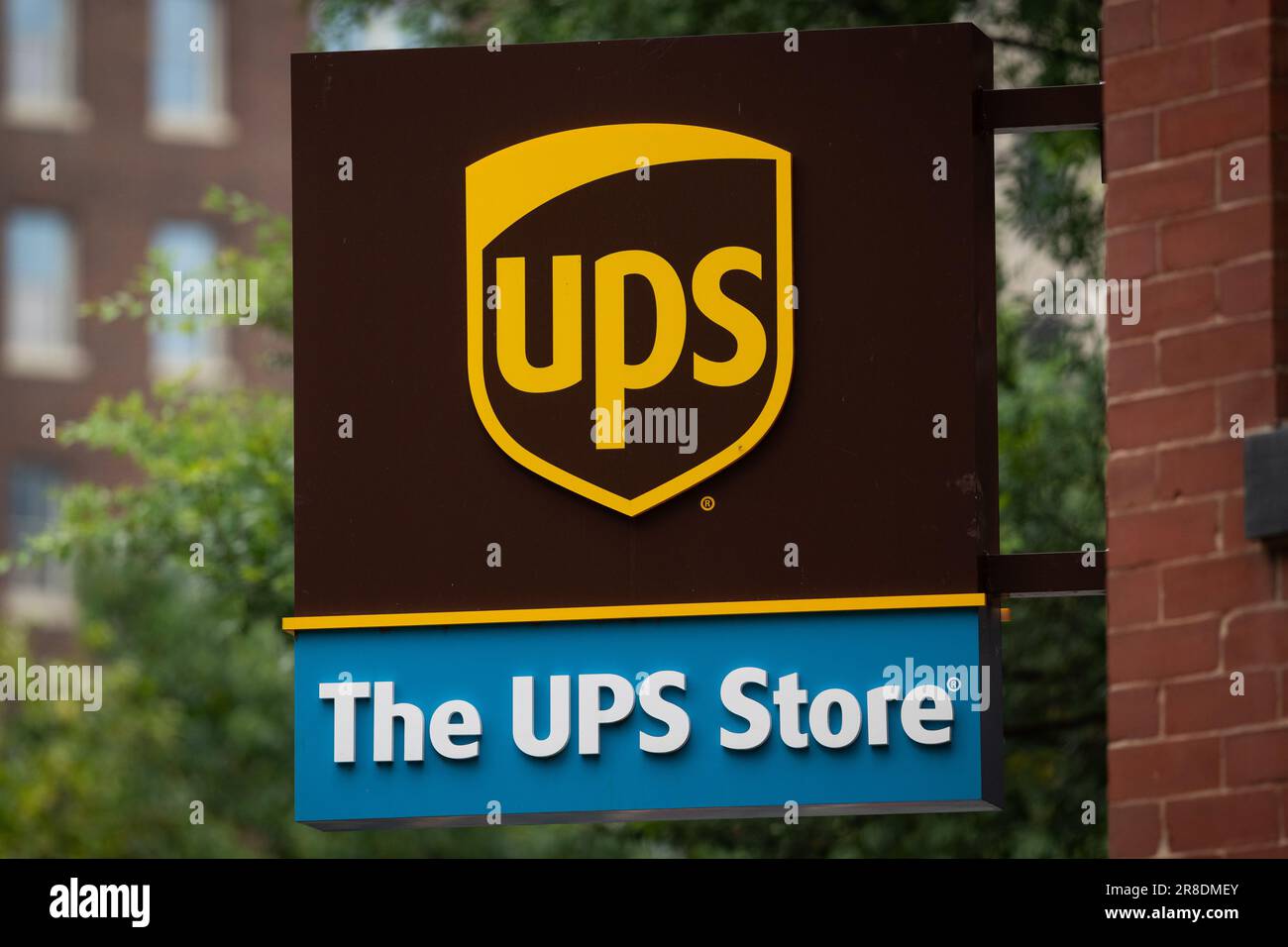 The Ups Store Logo